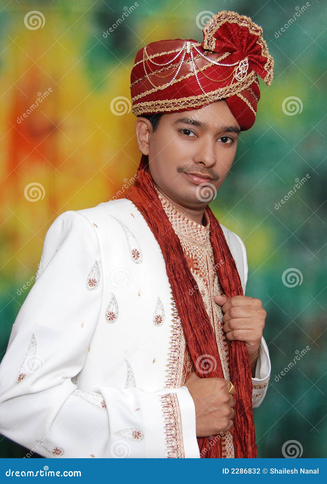 Príncipe indiano novo foto de stock. Imagem de bonito - 2286832