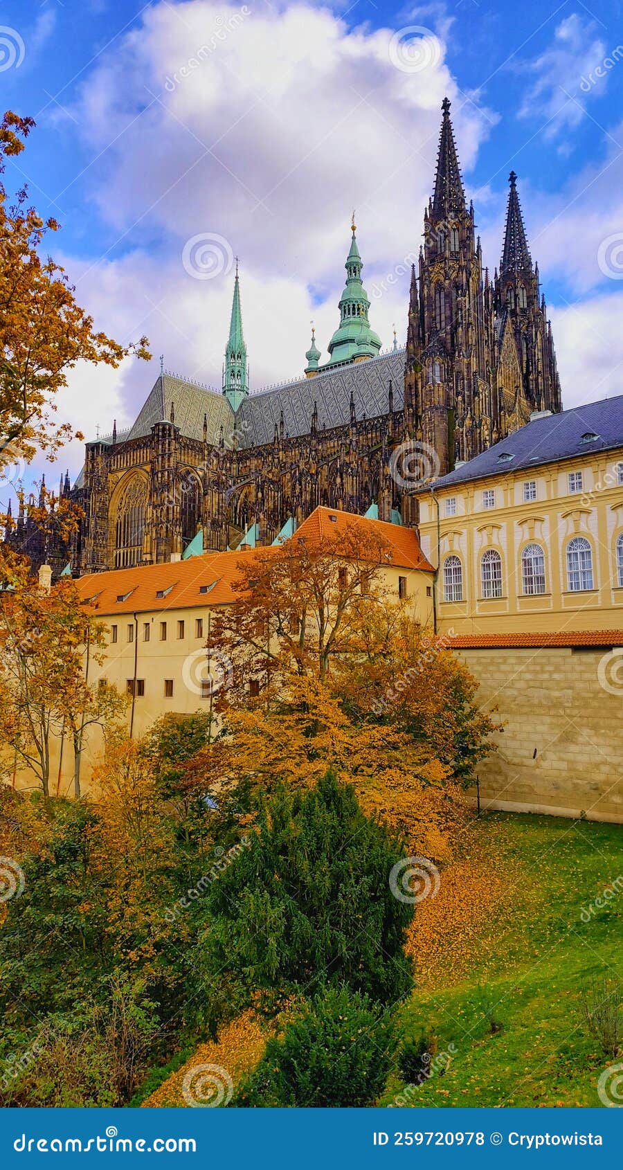 Praag Kasteel in Herfst Met Bomen Stock Foto - Image of gebouw, bloem ...
