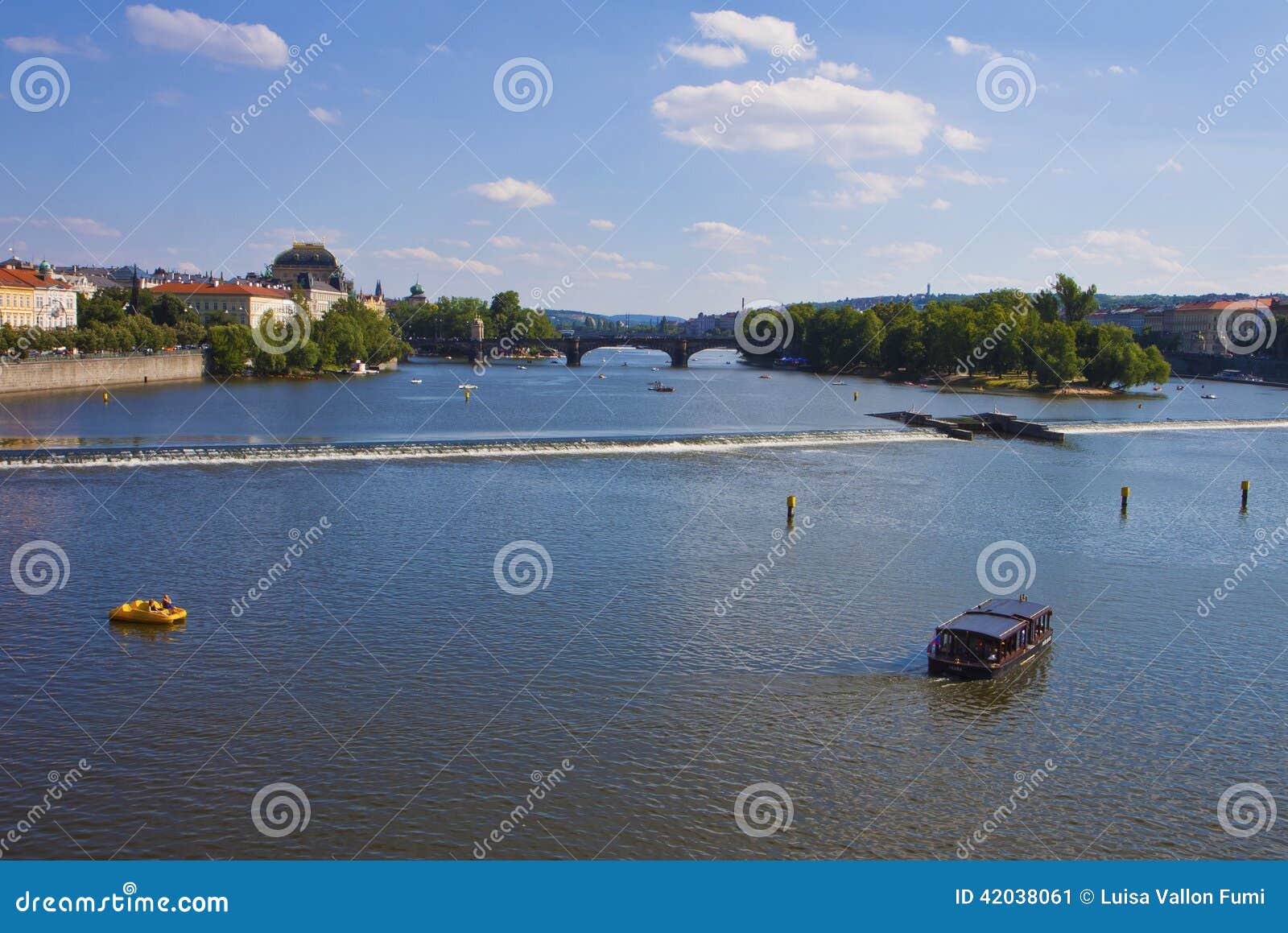 Praag, rivier Moldau stock afbeelding. Image of reis - 42038061