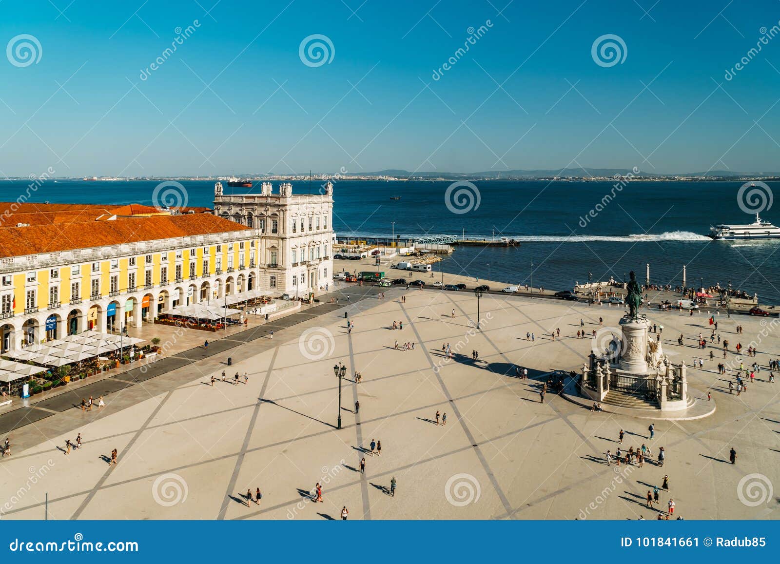 Praca Do Comercio or Commerce Square in Lisbon Editorial Photo - Image ...