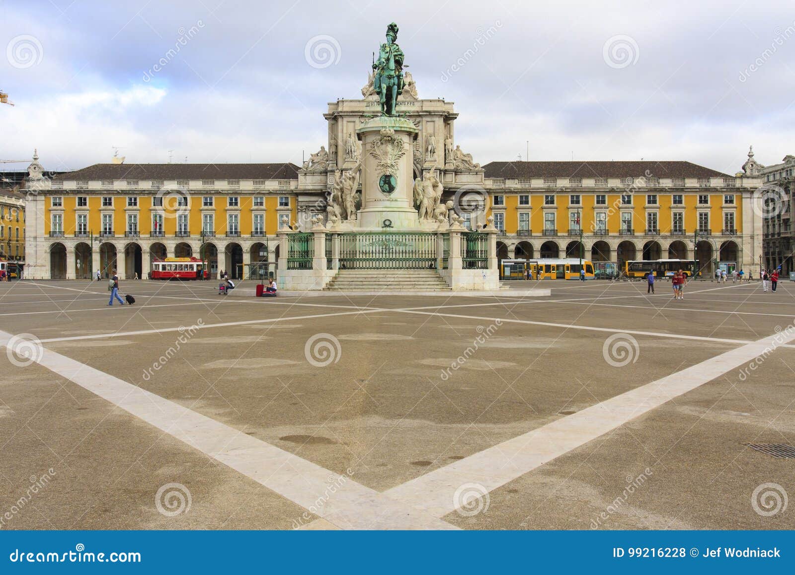 Praca do Comercio, Lisboa stock photo. Image of blue - 99216228