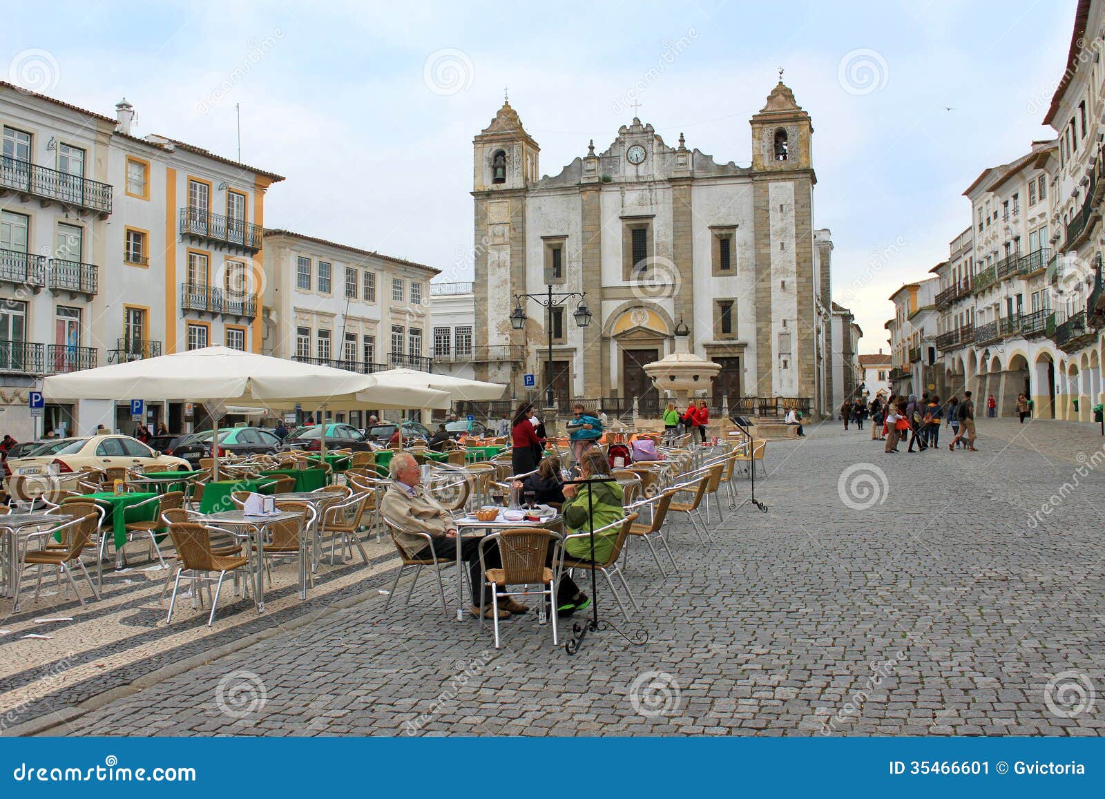 Praca Font Giraldo Ou Giraldo Square, Evora Photo éditorial - Image du ...