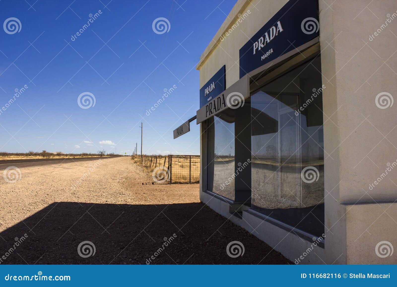 Prada Marfa Art Installation Foto editorial - Imagen de solitario ...