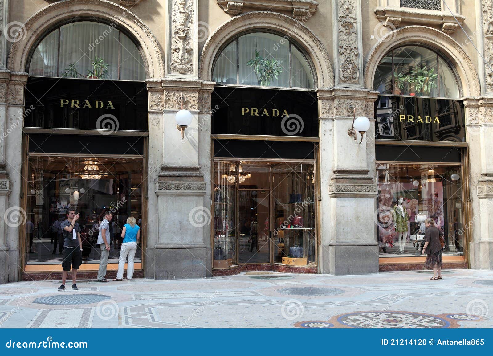 Prada store editorial image. Image of emanuele, milan - 21214120