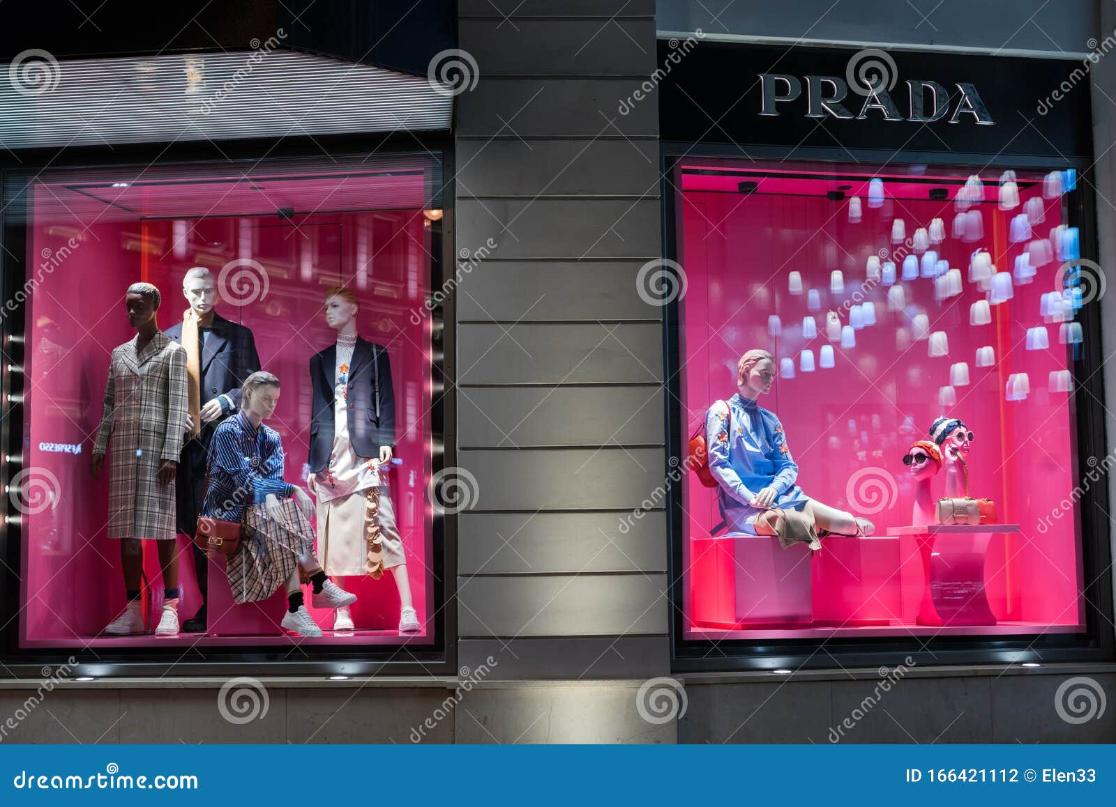 Prada storefront at night editorial photography. Image of beauty ...