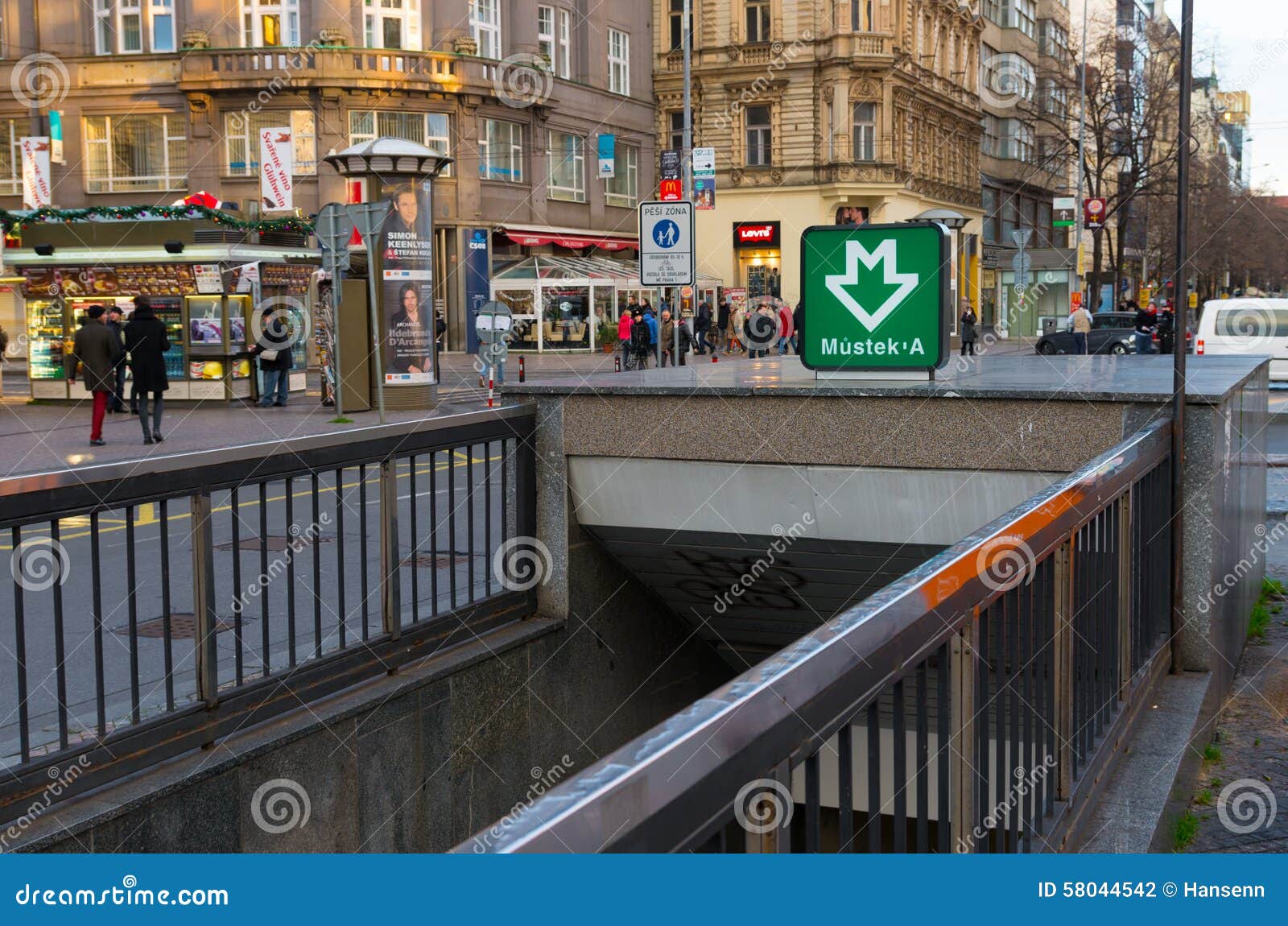 Prag-Metro redaktionelles stockfotografie. Bild von untergrundbahn ...