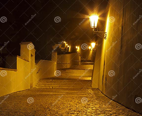 Prag - Schlosstreppen stockbild. Bild von lampe, nacht - 22908203