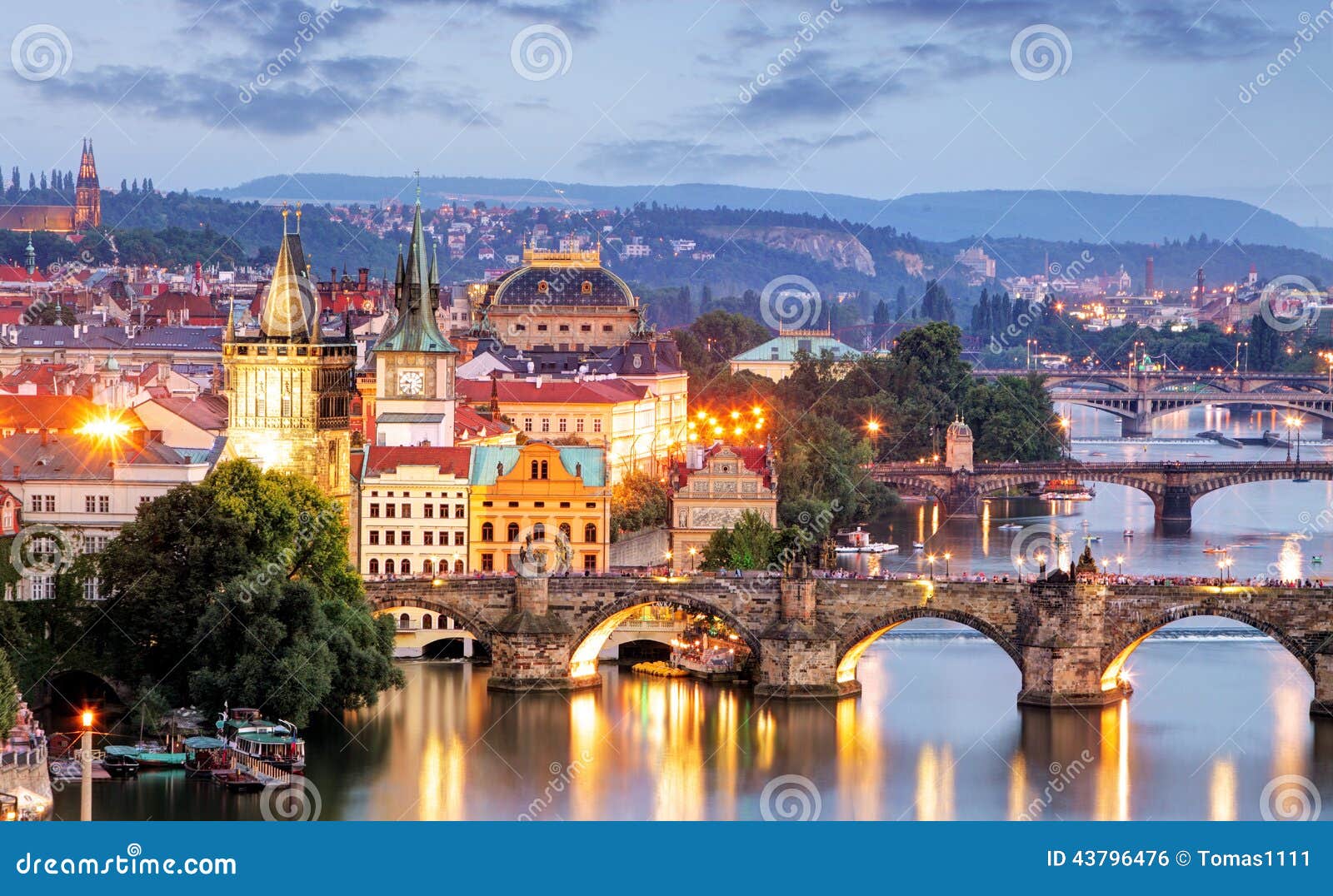 Prag-Stadtbild nachts stockfoto. Bild von sonnenuntergang - 43796476
