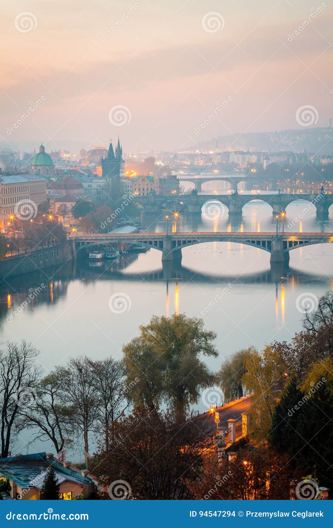 Praga, Capitale Della Cechia Fotografia Stock - Immagine di vecchio ...