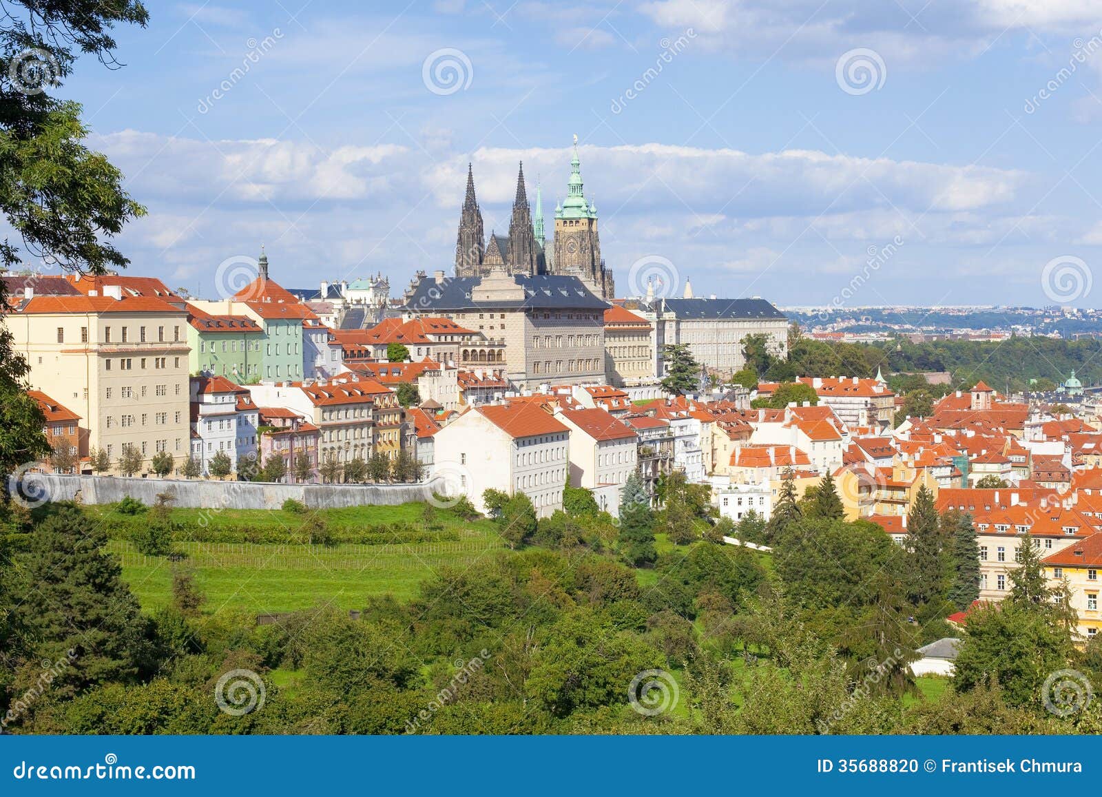 Praga - Castello Di Hradcany E St Vitus Cathedral Fotografia Stock ...