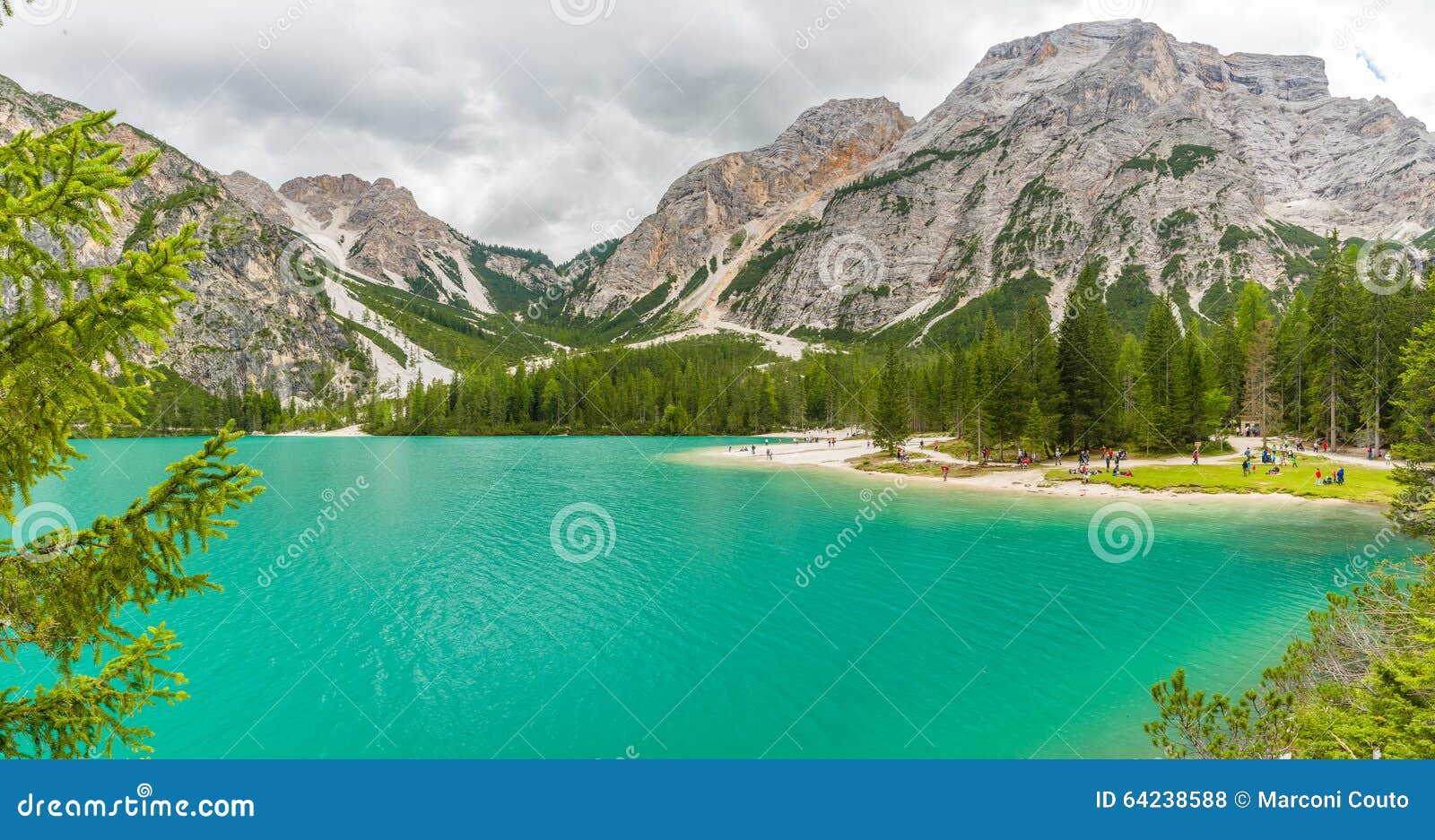 Pragser Wildsee (Lago Di Braies) Foto de archivo - Imagen de alto ...