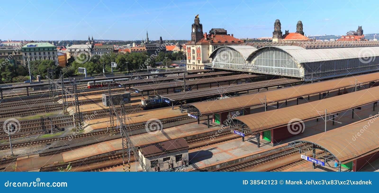 Prague Main Station editorial stock photo. Image of train - 38542123