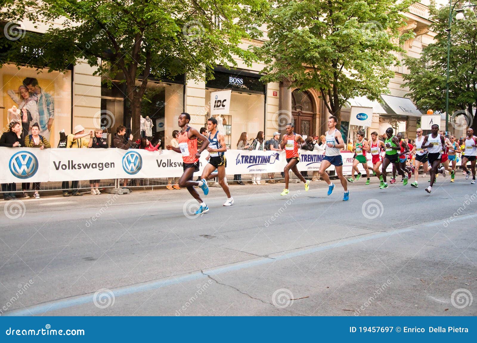 Prague Marathon editorial photography. Image of runners - 19457697
