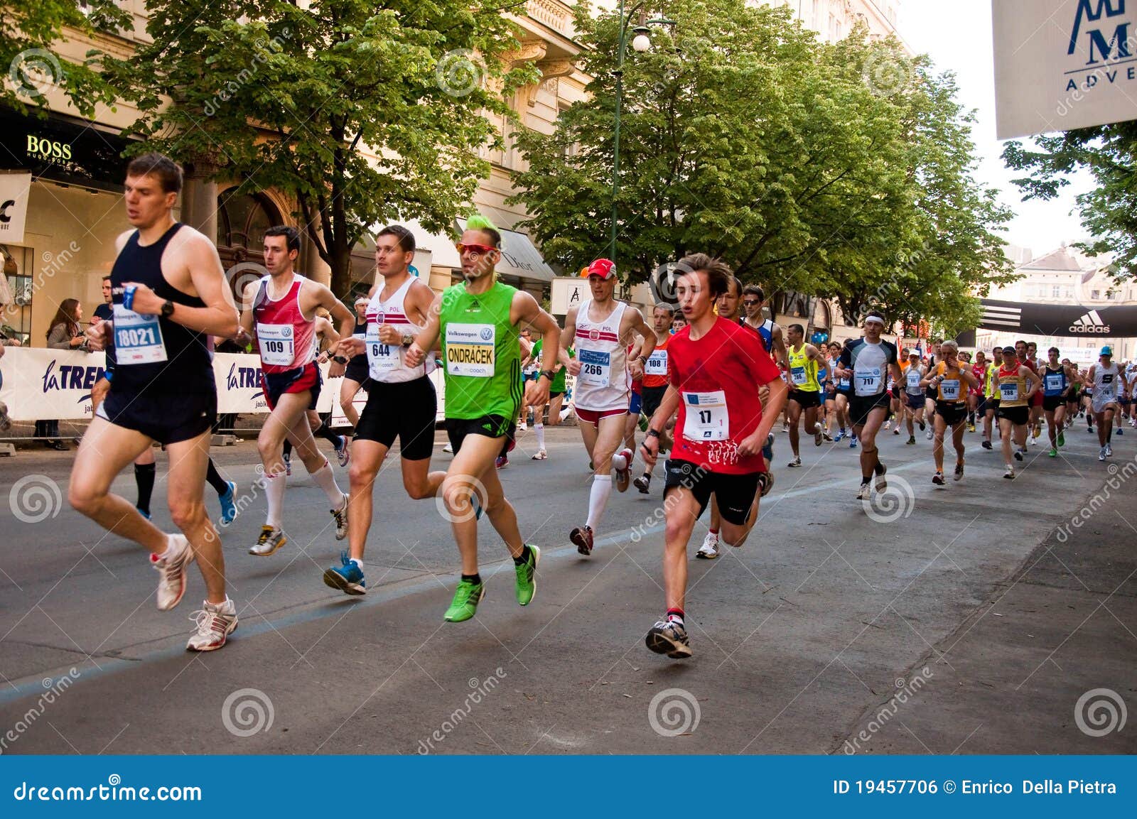 Prague marathon editorial photo. Image of women, runners - 19457706