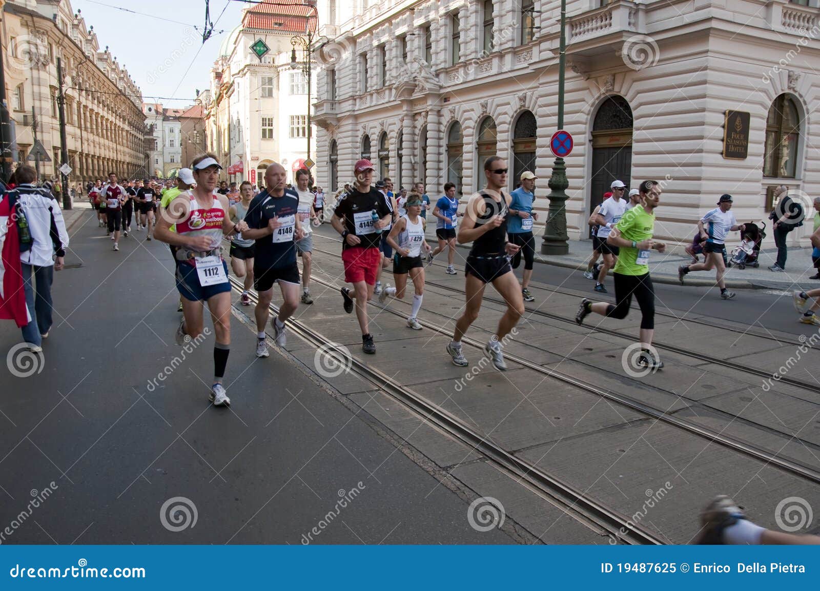 Prague marathon editorial image. Image of pace, competition - 19487625