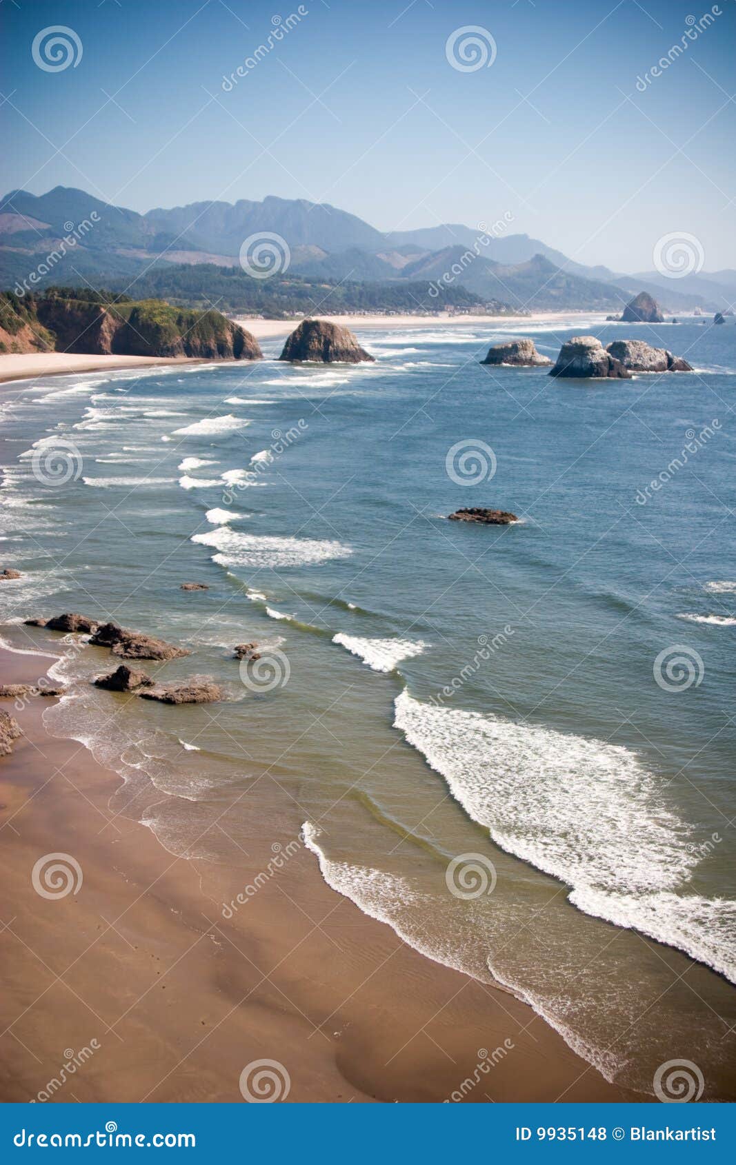 Praia Ao Longo Da Costa De Oregon Foto de Stock - Imagem de montanhas ...