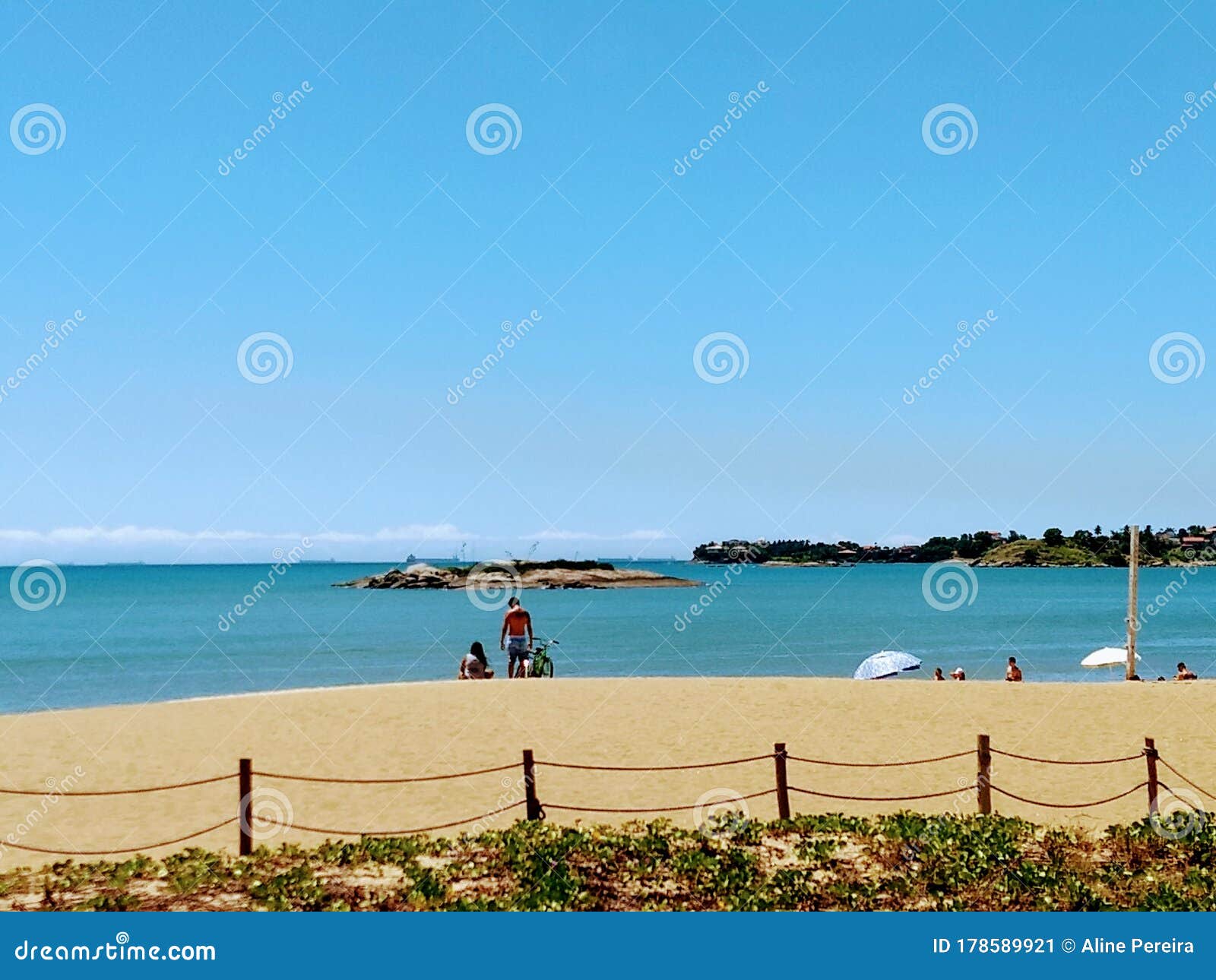 Praia De Camburi Tirada No VerÃ£o Editorial Photo - Image of camburi ...