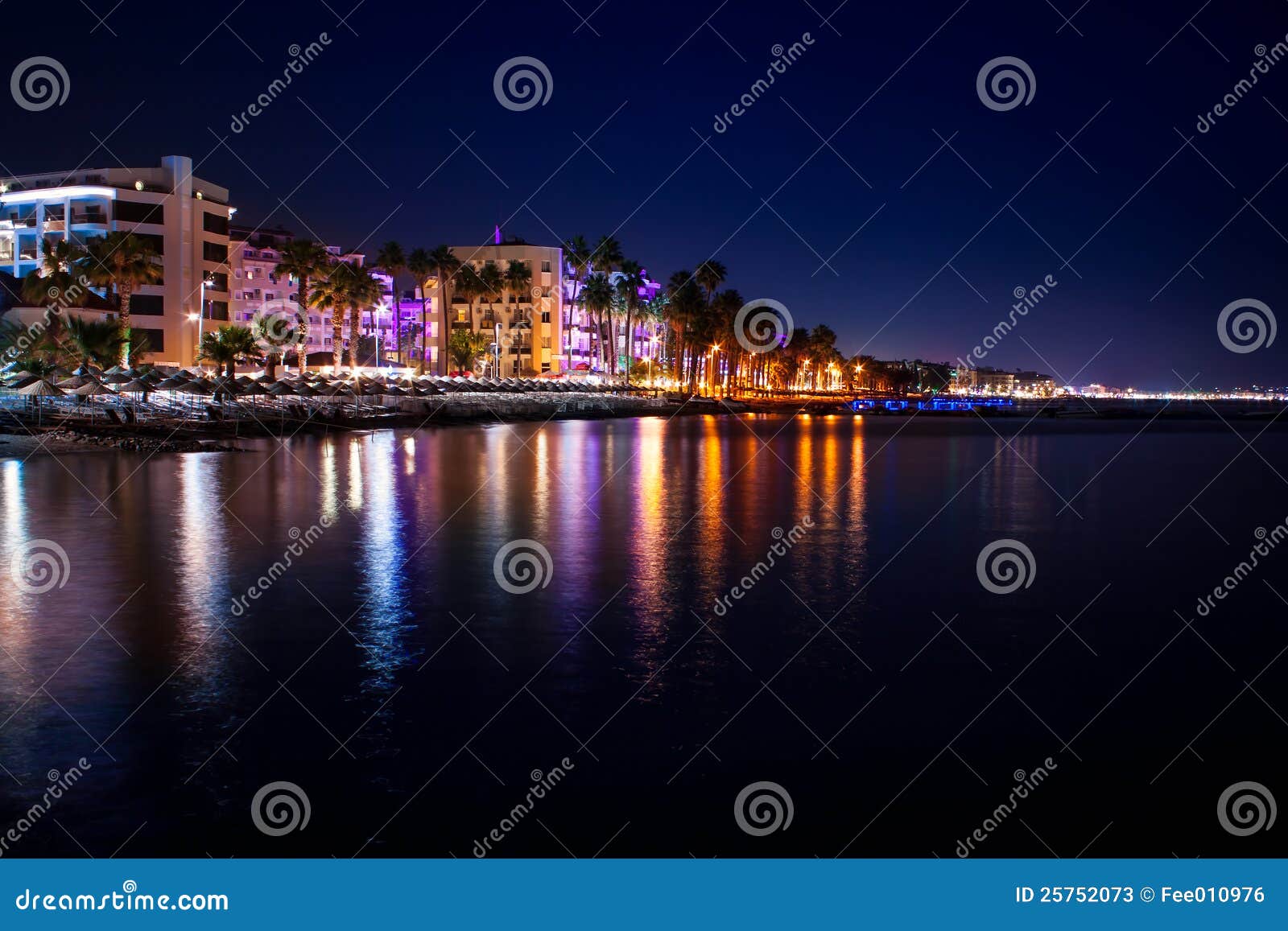 Praia da cidade da noite imagem de stock. Imagem de marinha - 25752073