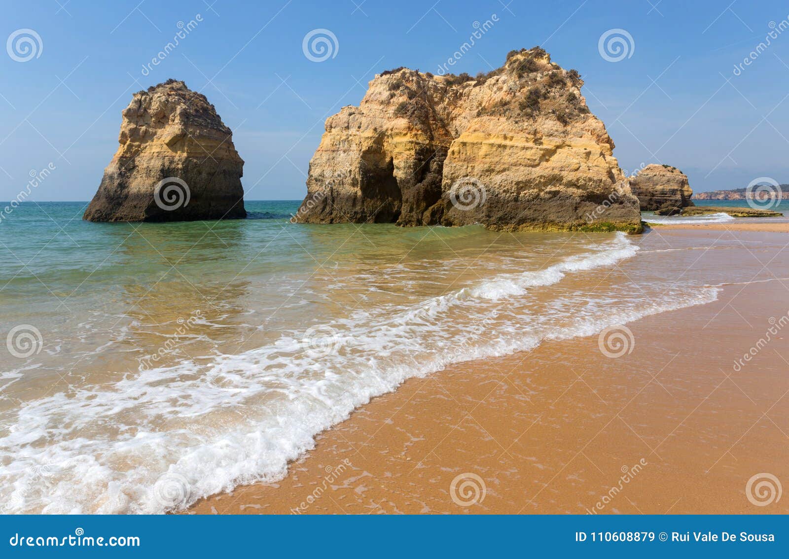 Praia DA Rocha imagen de archivo. Imagen de portugal - 110608879