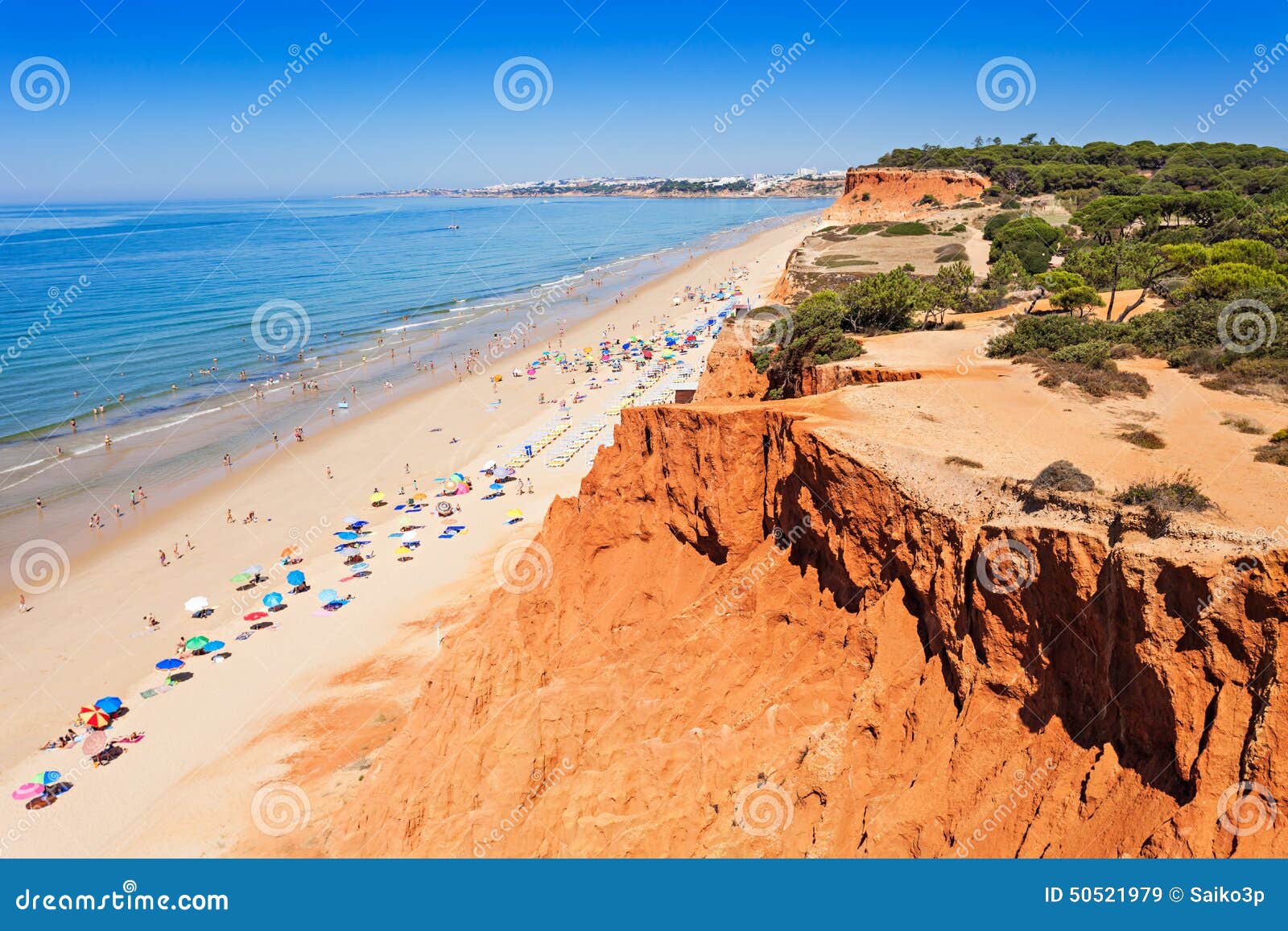 Praia de Falesia imagem de stock. Imagem de relaxe, nave - 50521979