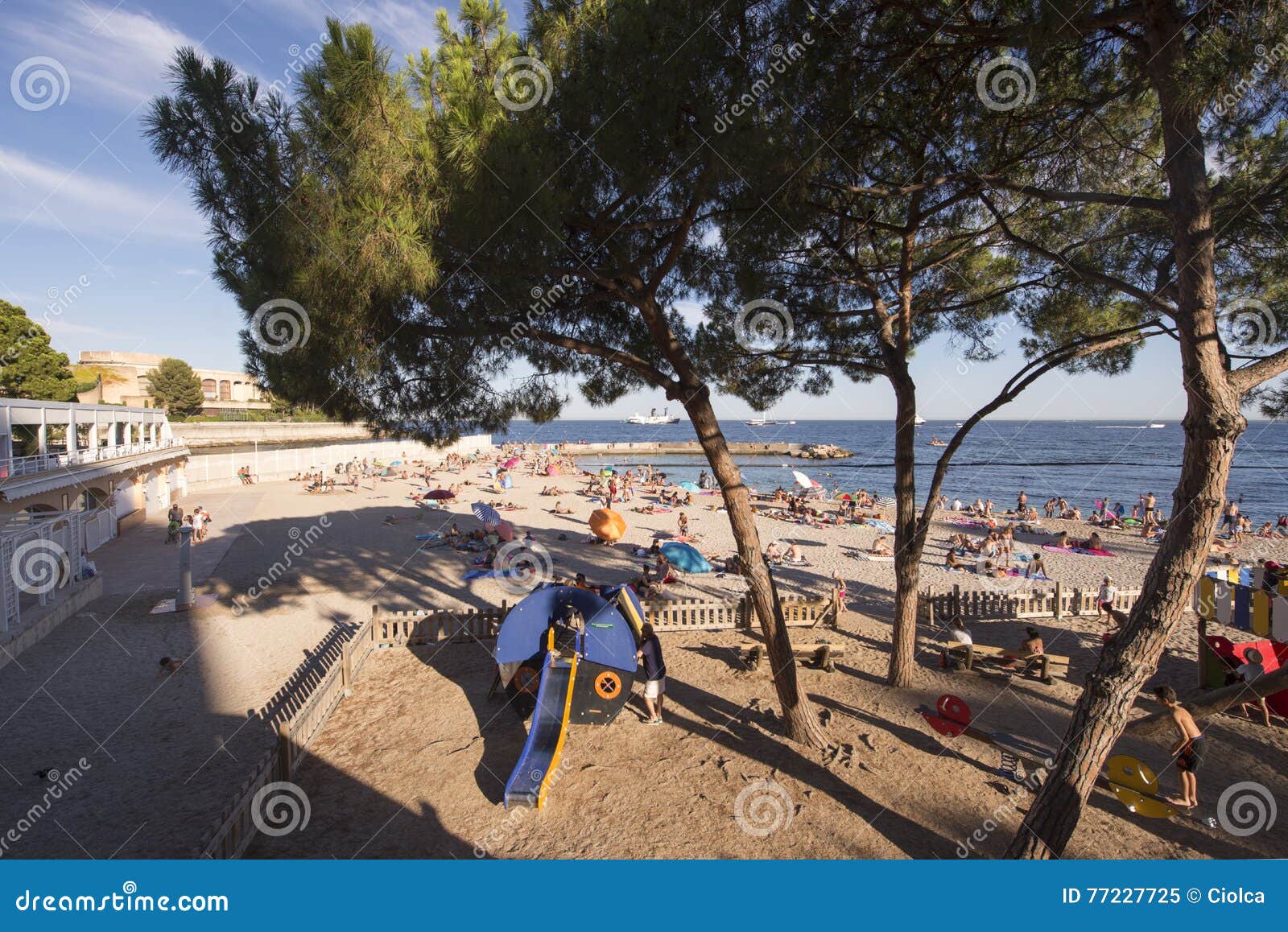 Praia de Larvotto, Mônaco imagem editorial. Imagem de panorâmica - 77227725