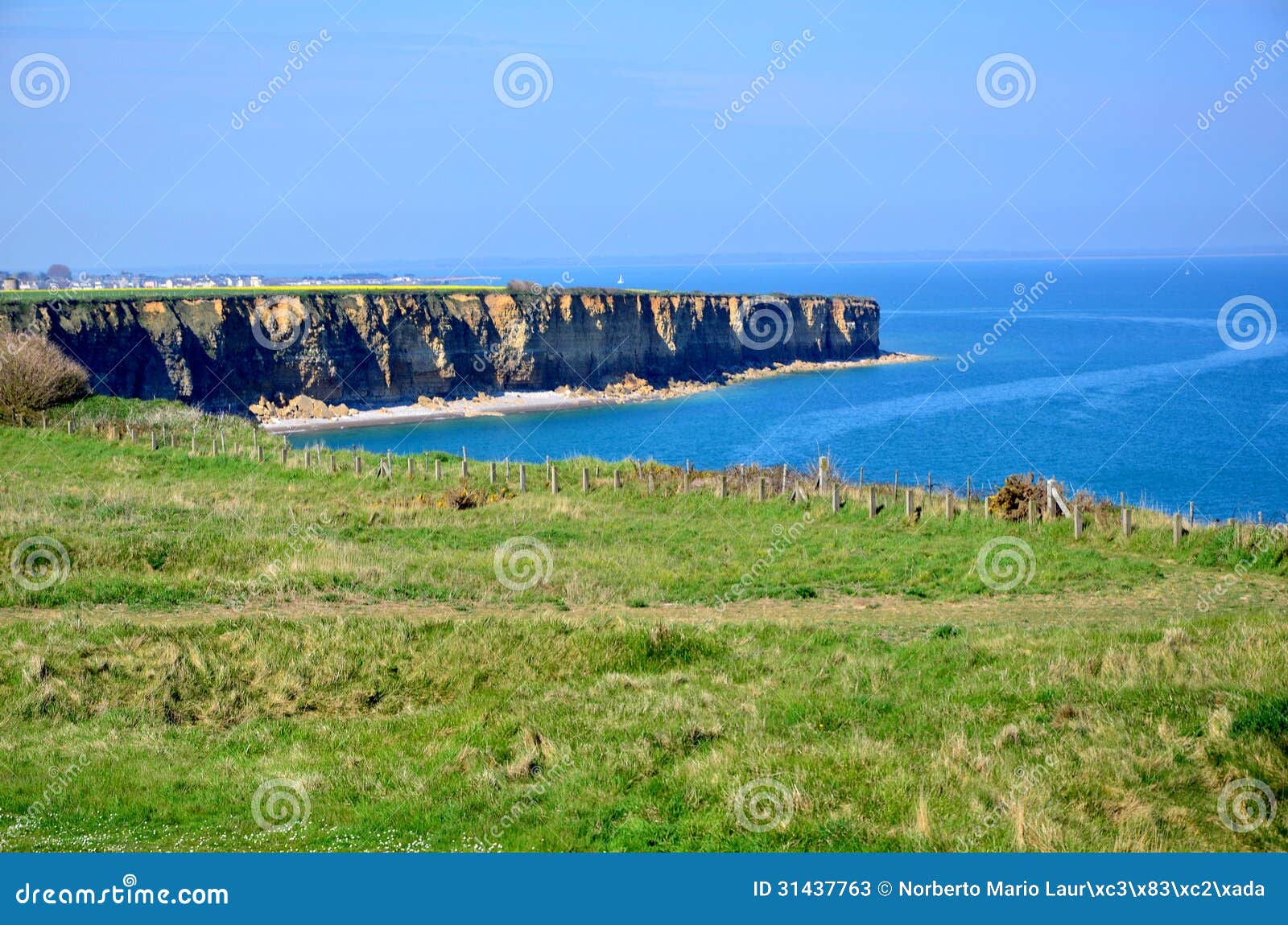 Praia de Omaha imagem de stock. Imagem de barcos, rochas - 31437763
