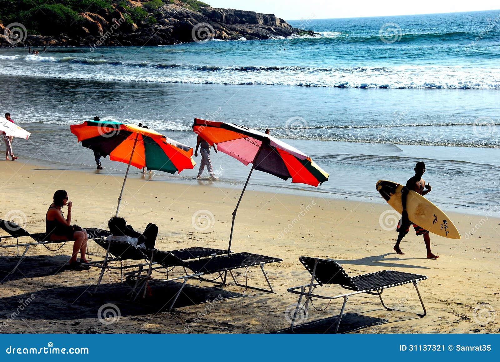 Praia Do Mar De Kovalam De Kerala Foto Editorial - Imagem de cadeira ...