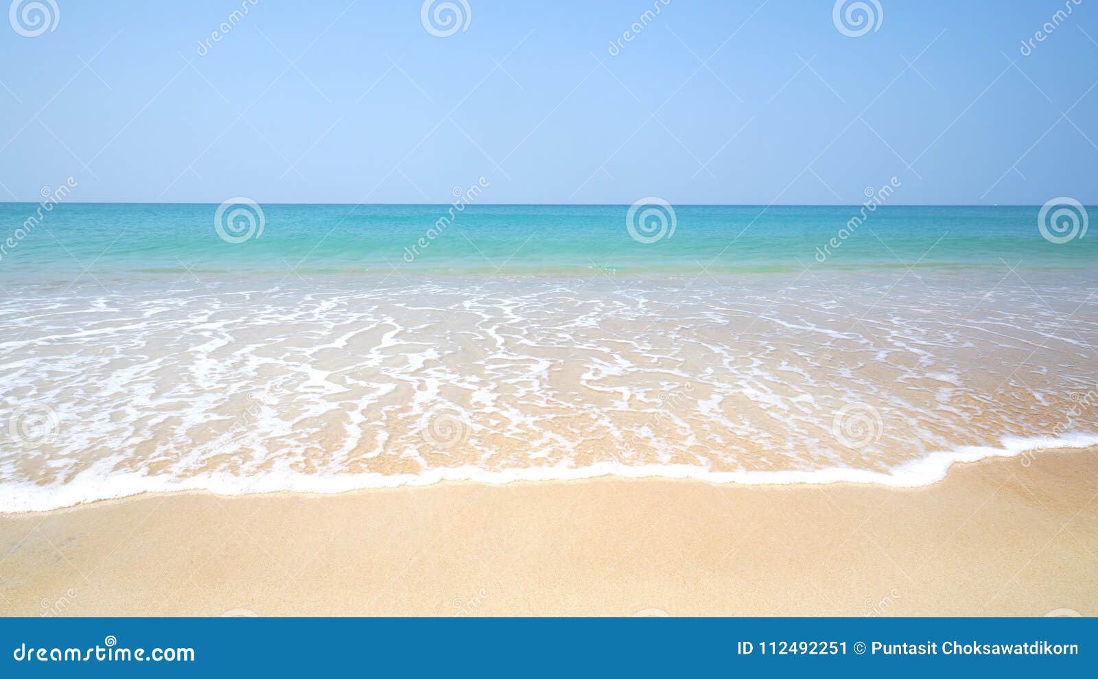 Praia E Areia Com Onda De água Espuma Do Mar Onda Do Mar Imagem de ...