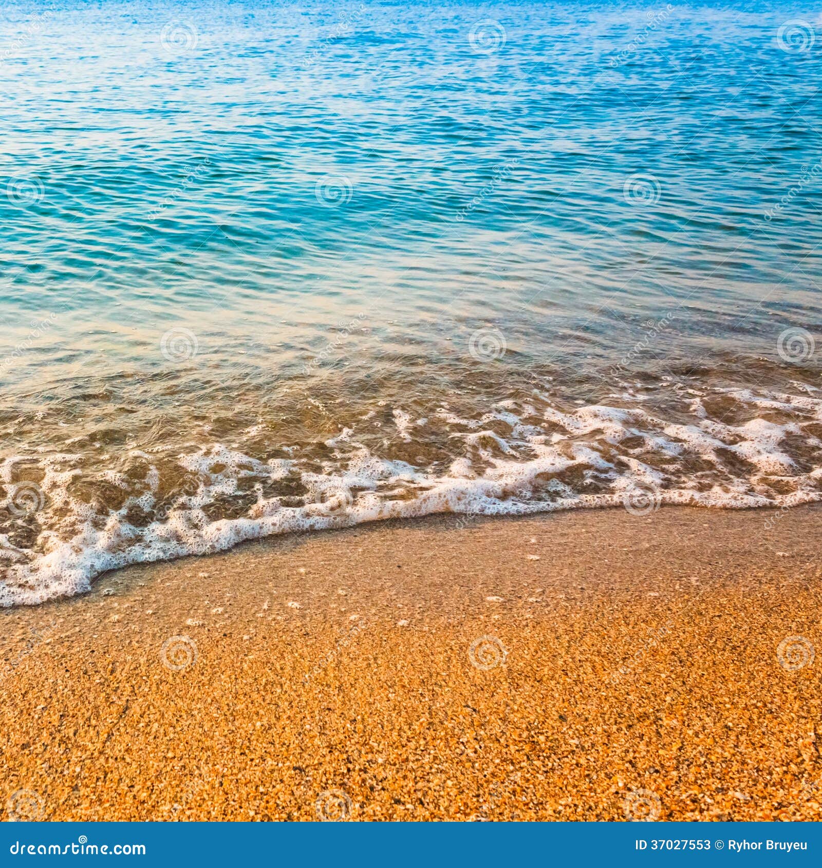 Praia e onda da areia imagem de stock. Imagem de liso - 37027553