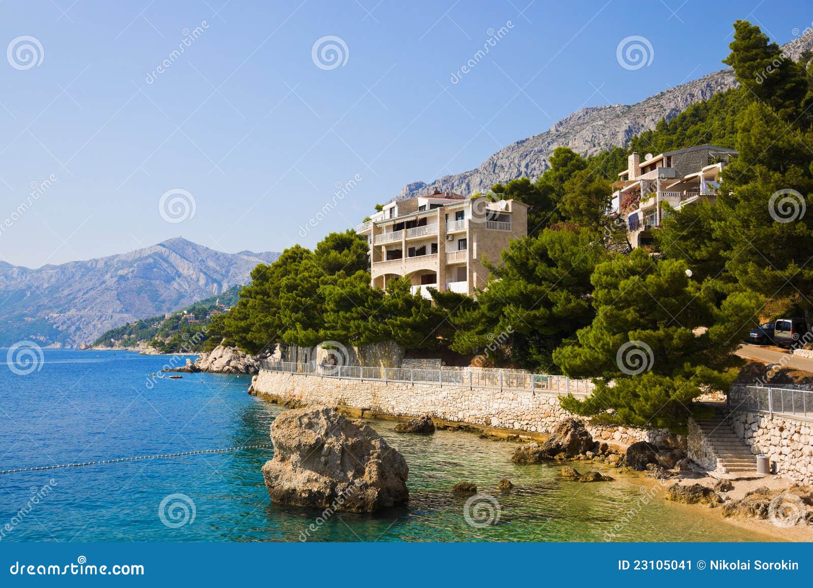 Praia em Brela, Croatia imagem de stock. Imagem de vila - 23105041