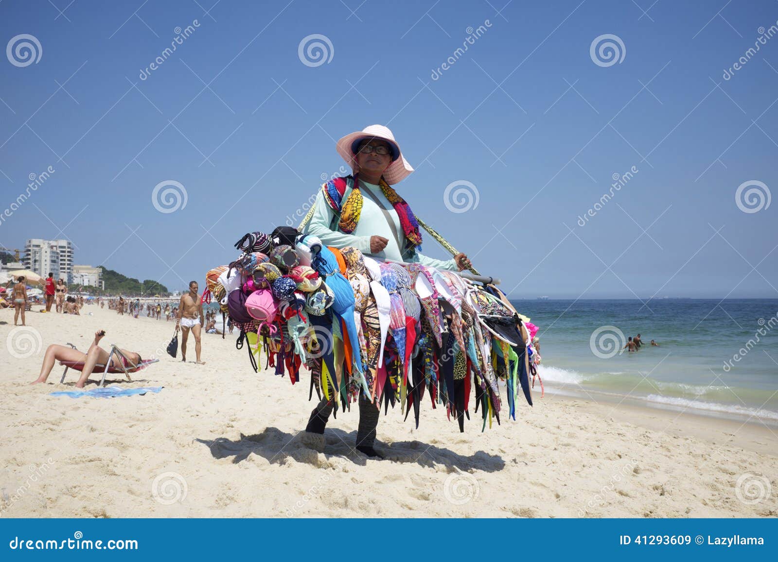 Praia Rio De Janeiro Brazil De Ipanema Do Vendedor Do Biquini Imagem De Stock Editorial Imagem