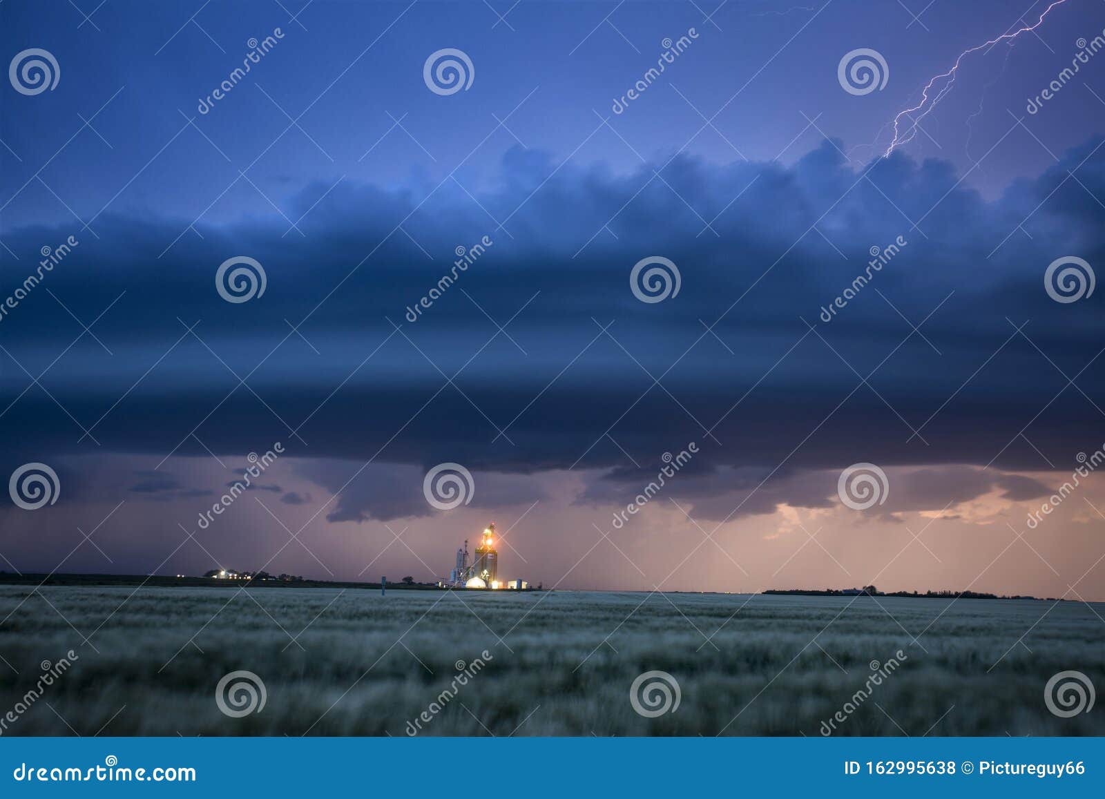 Prairie Storm Clouds Canada Stock Photo - Image of severe, tornadic ...