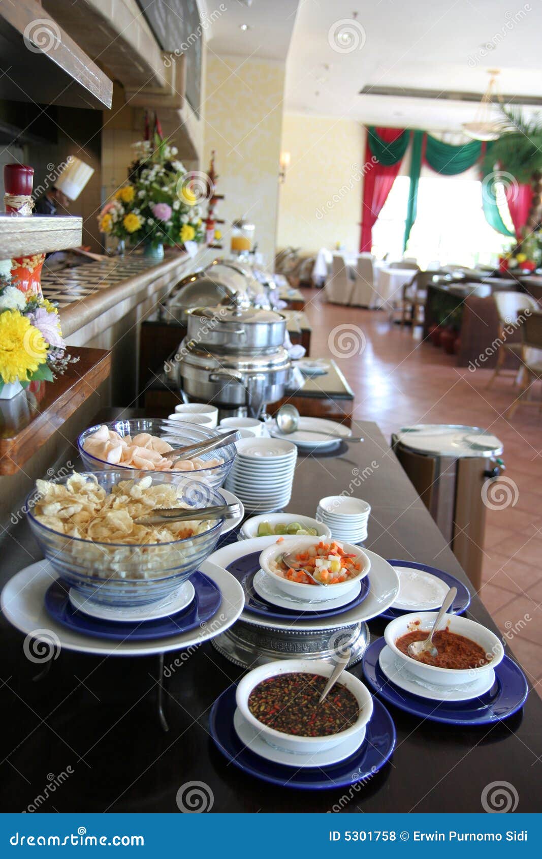 Pranzo Del Buffet Al Ristorante Fotografia Stock - Immagine di pranzo ...