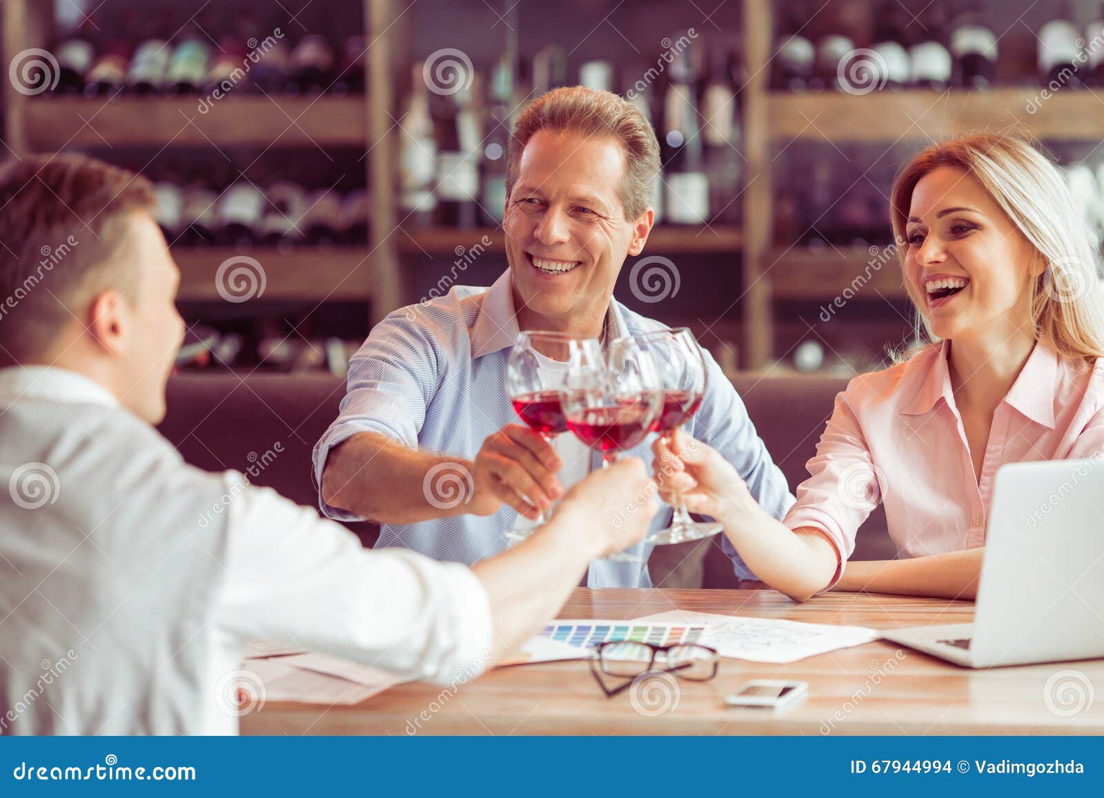 Pranzo Di Lavoro Al Ristorante Fotografia Stock - Immagine di caffè ...