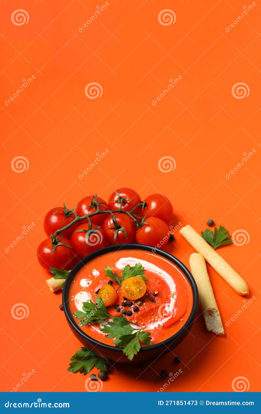 Prato Feito De Tomate Sopa De Tomate Saborosa Imagem de Stock - Imagem ...