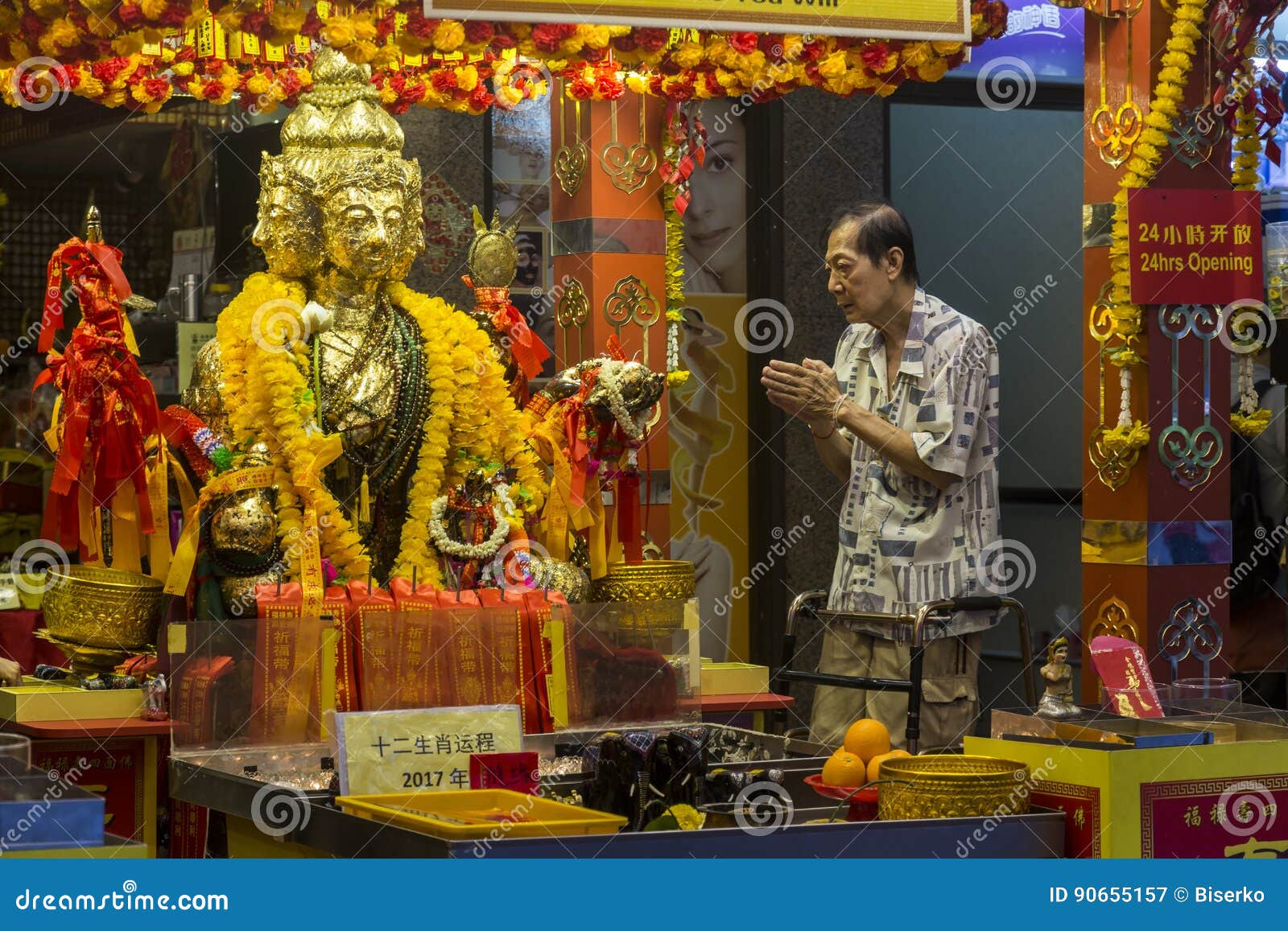 Prayer in Buddhist temple editorial photography. Image of temple - 90655157