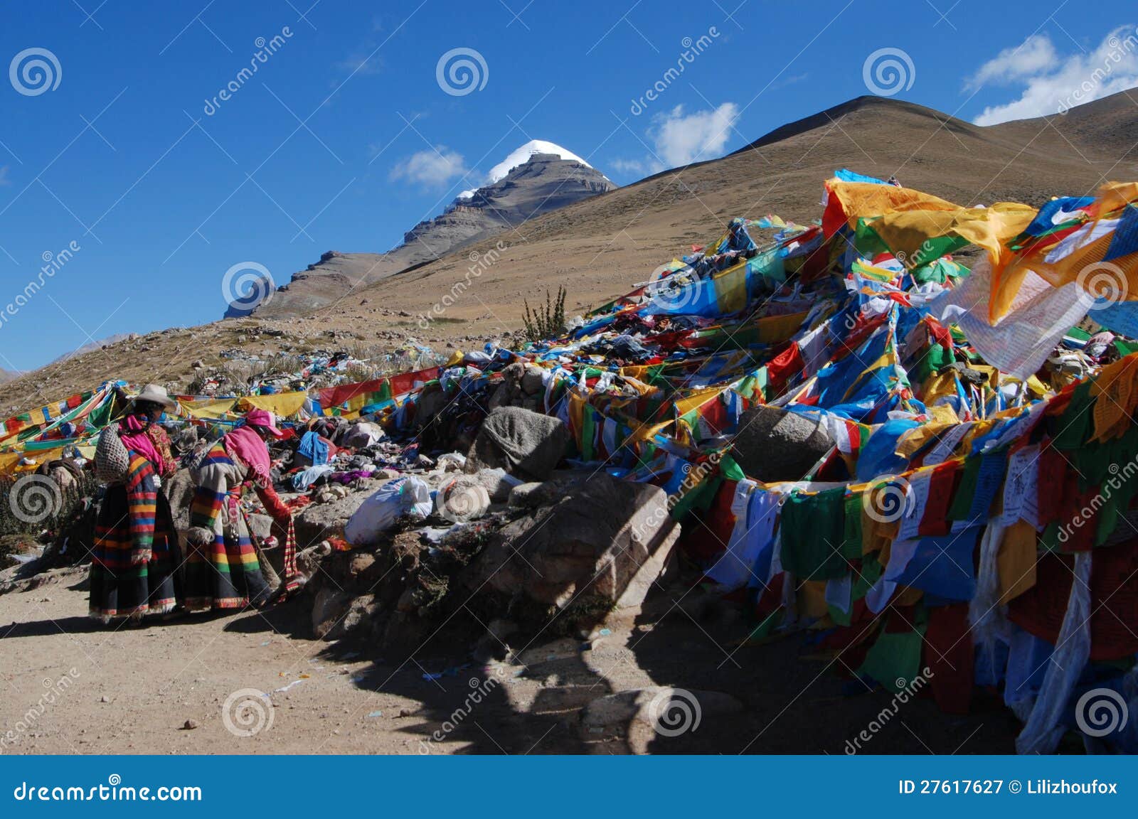 Praying around Kailash editorial photography. Image of tibet - 27617627
