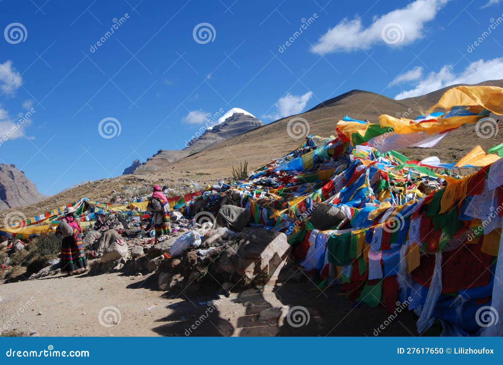 Praying around Kailash editorial image. Image of buddhism - 27617650