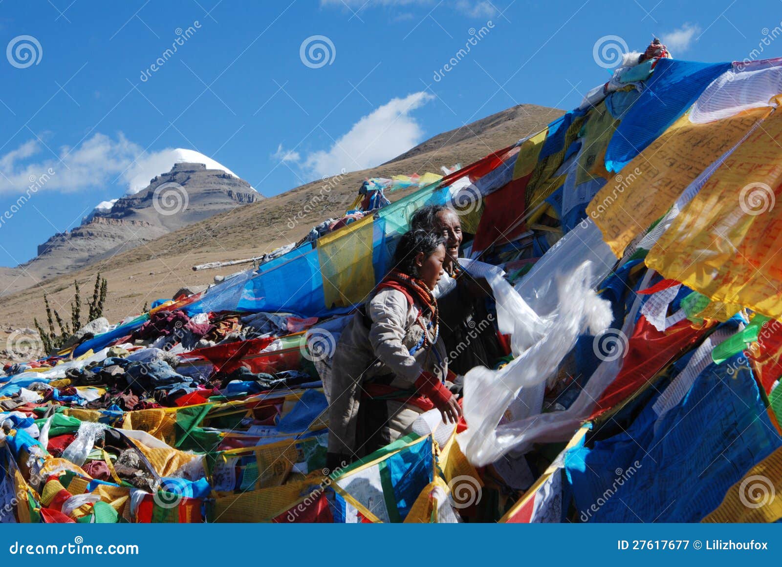 Praying around Kailash editorial photography. Image of buddhist - 27617677