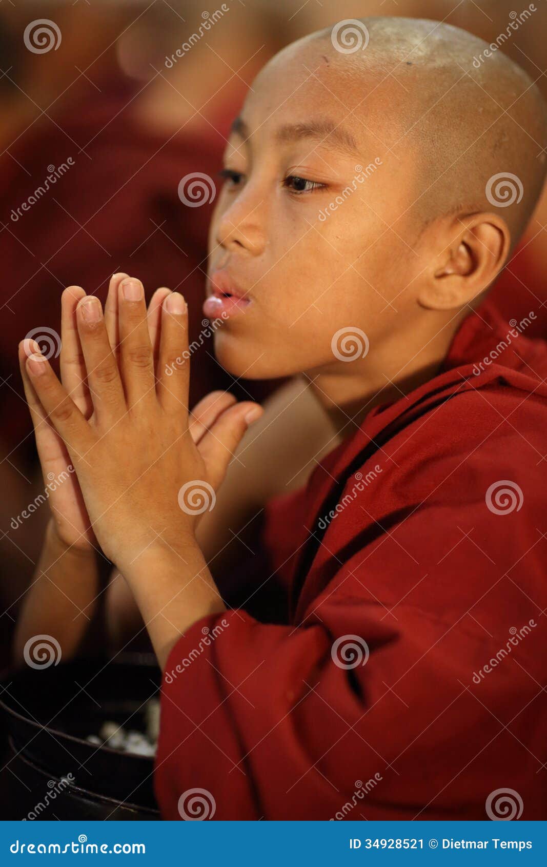 Praying Buddhist novice editorial photo. Image of myanmar - 34928521