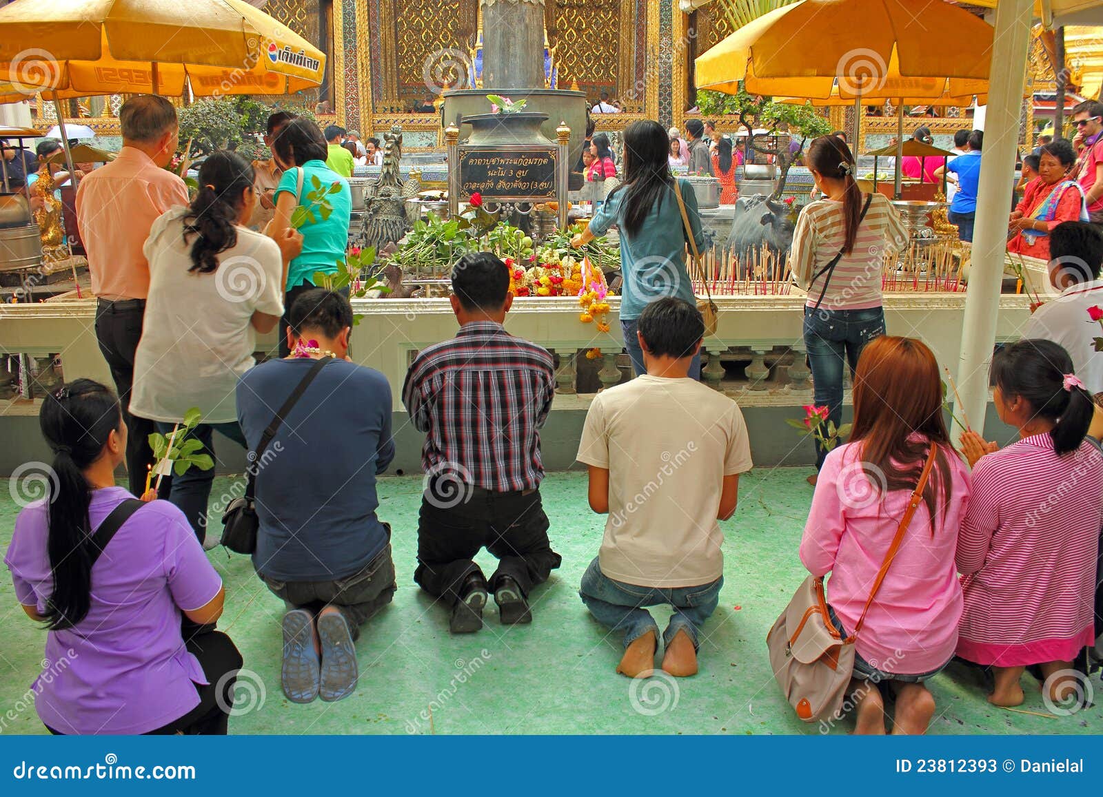 Praying buddhists editorial stock photo. Image of tourist - 23812393