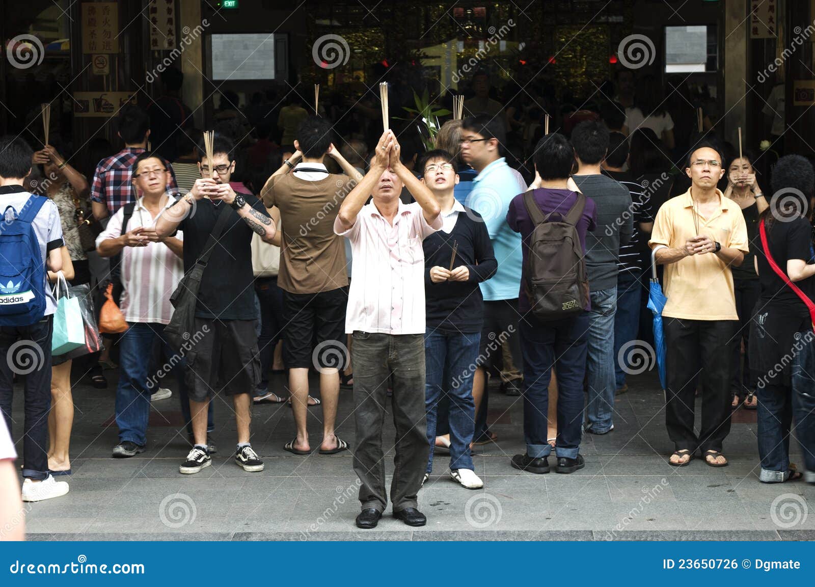 Praying Chinese editorial photo. Image of incense, burning - 23650726