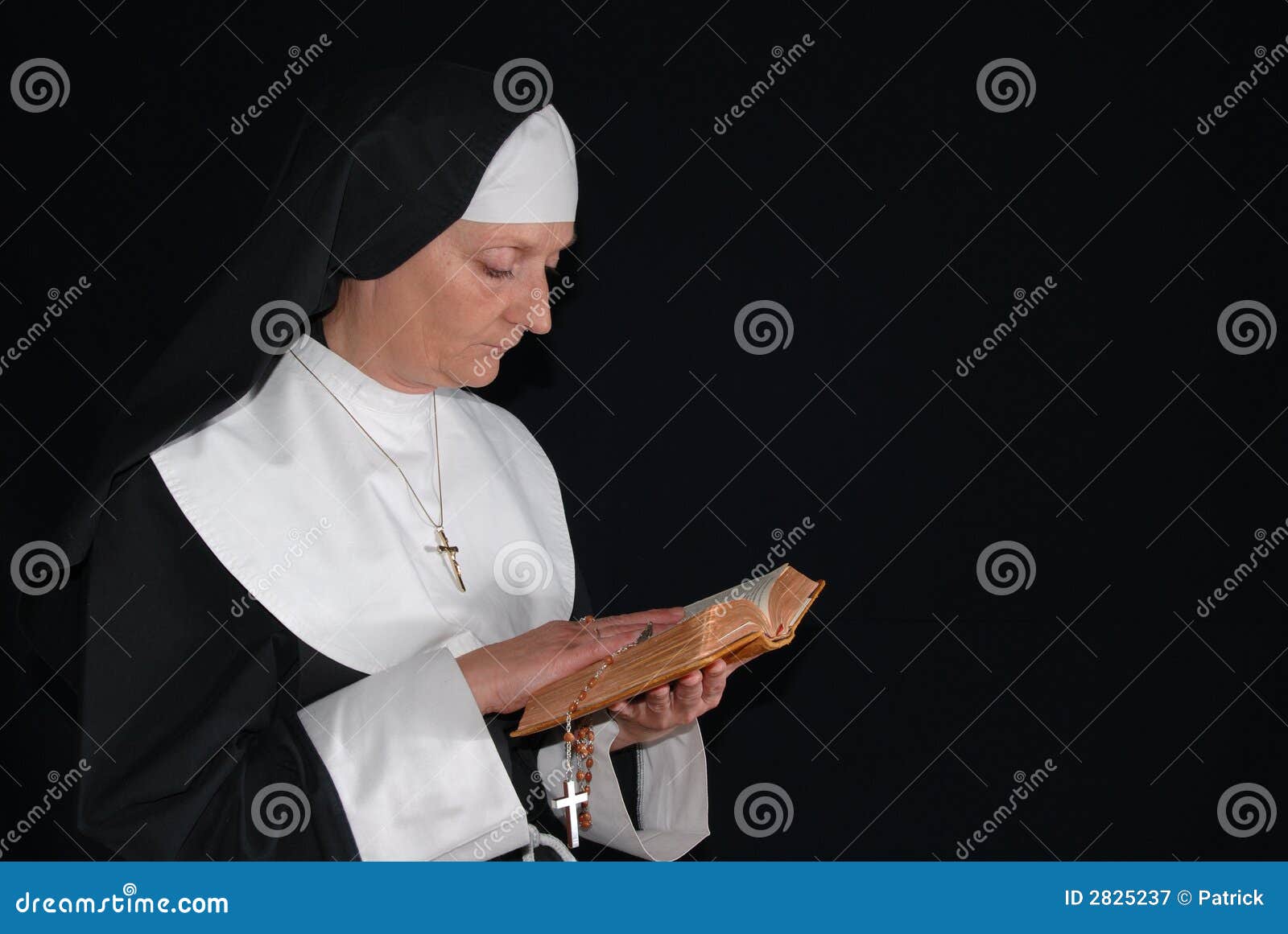 Praying nun stock image. Image of habit, devote, spirituality - 2825237