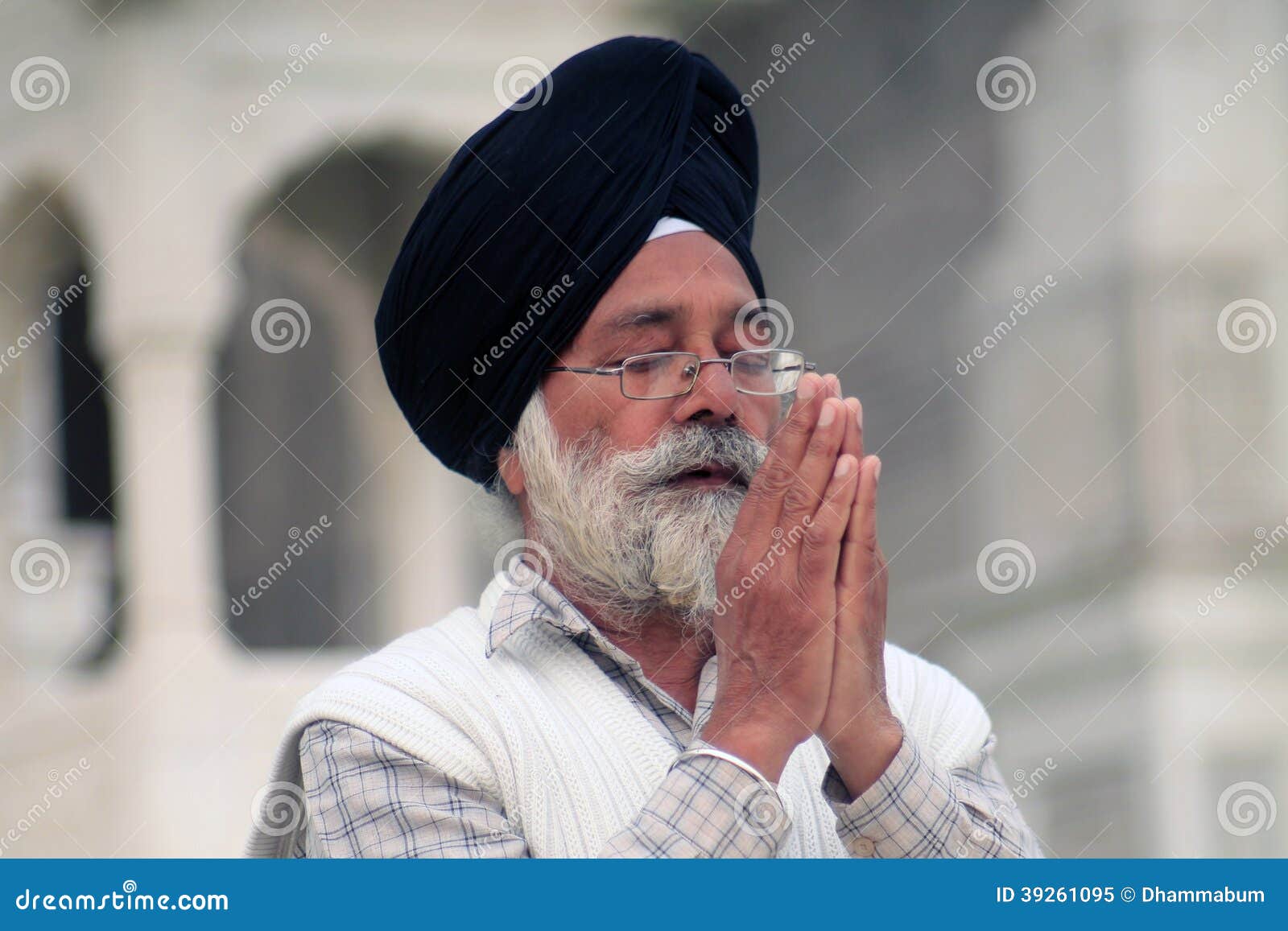 Praying Sikh in Amritsar editorial image. Image of religion - 39261095
