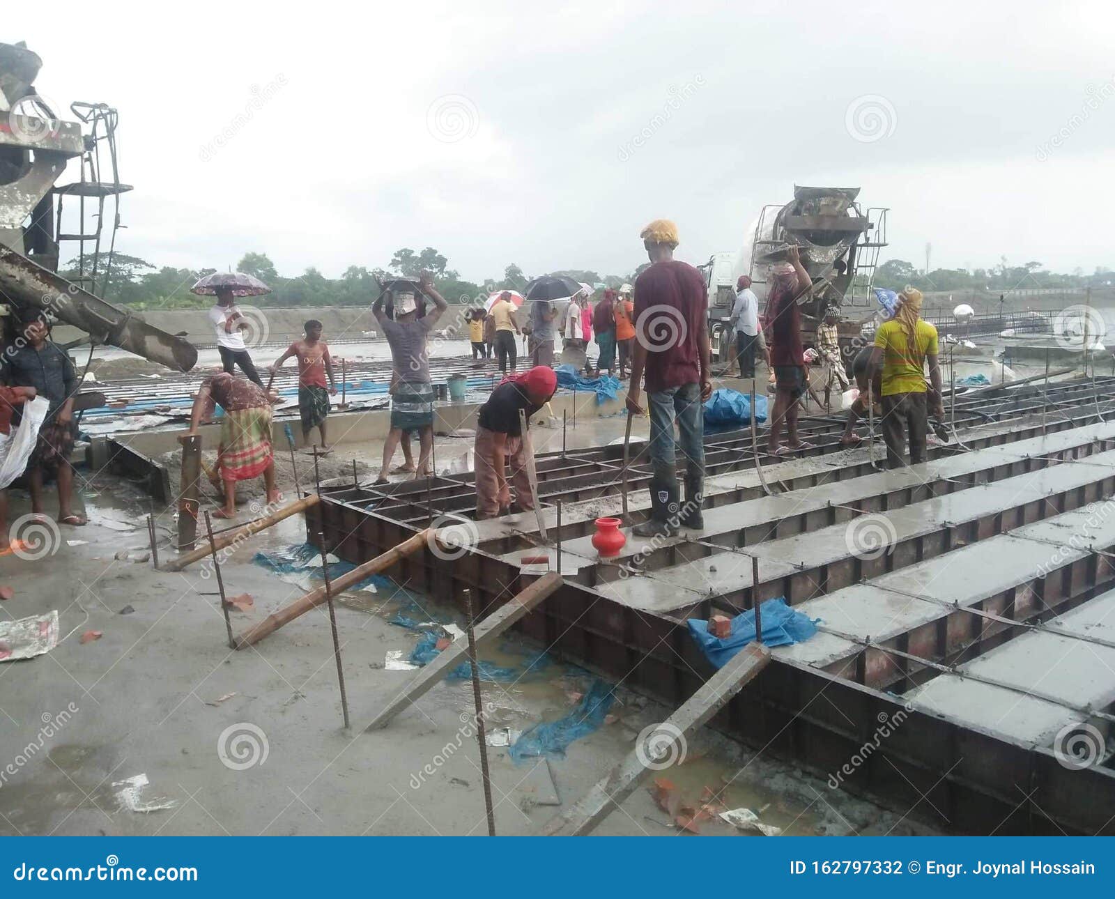 Pre-cast pile casting editorial photography. Image of casting - 162797332