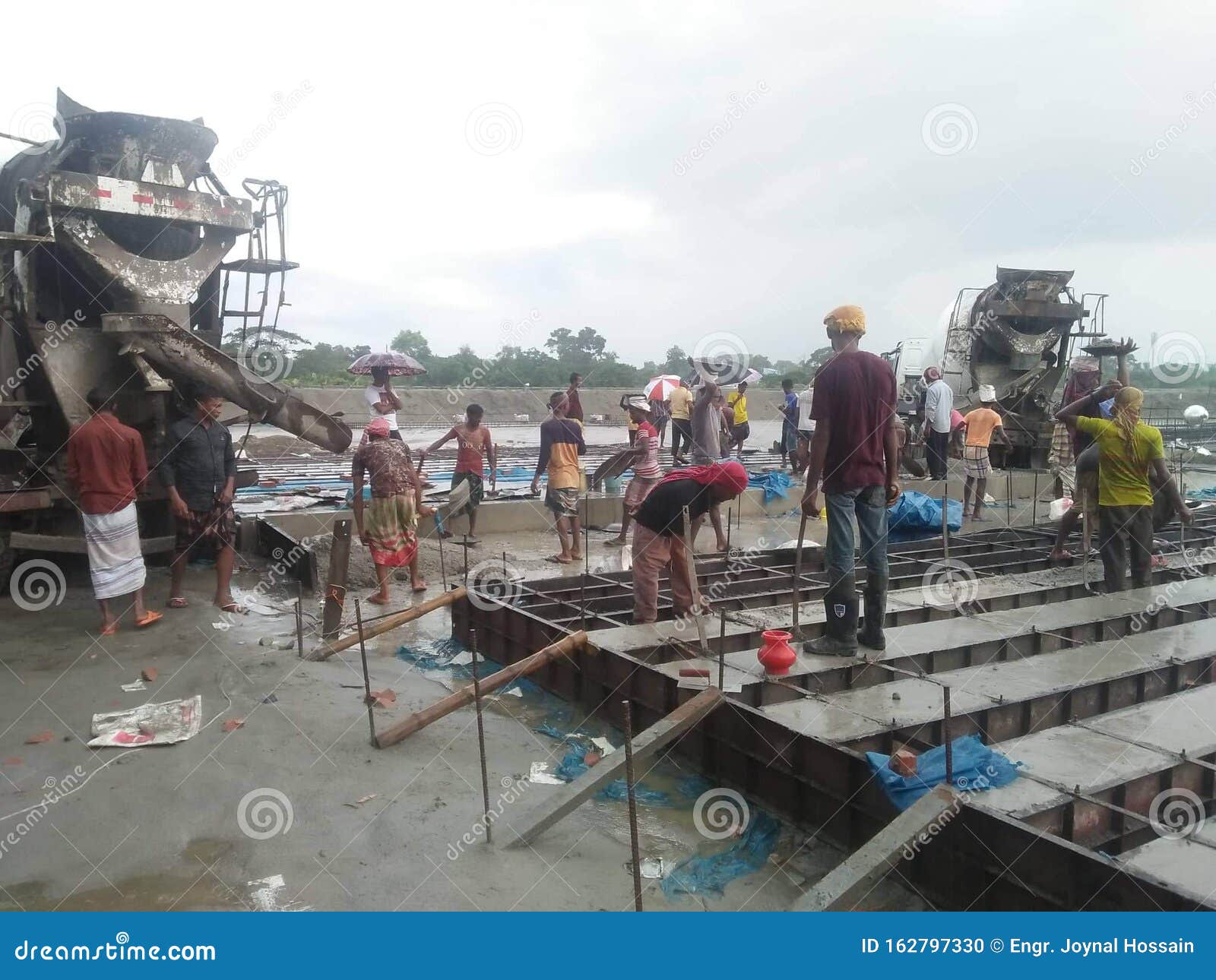 Pre-cast Pile Casting with Steel Shutters Editorial Image - Image of ...