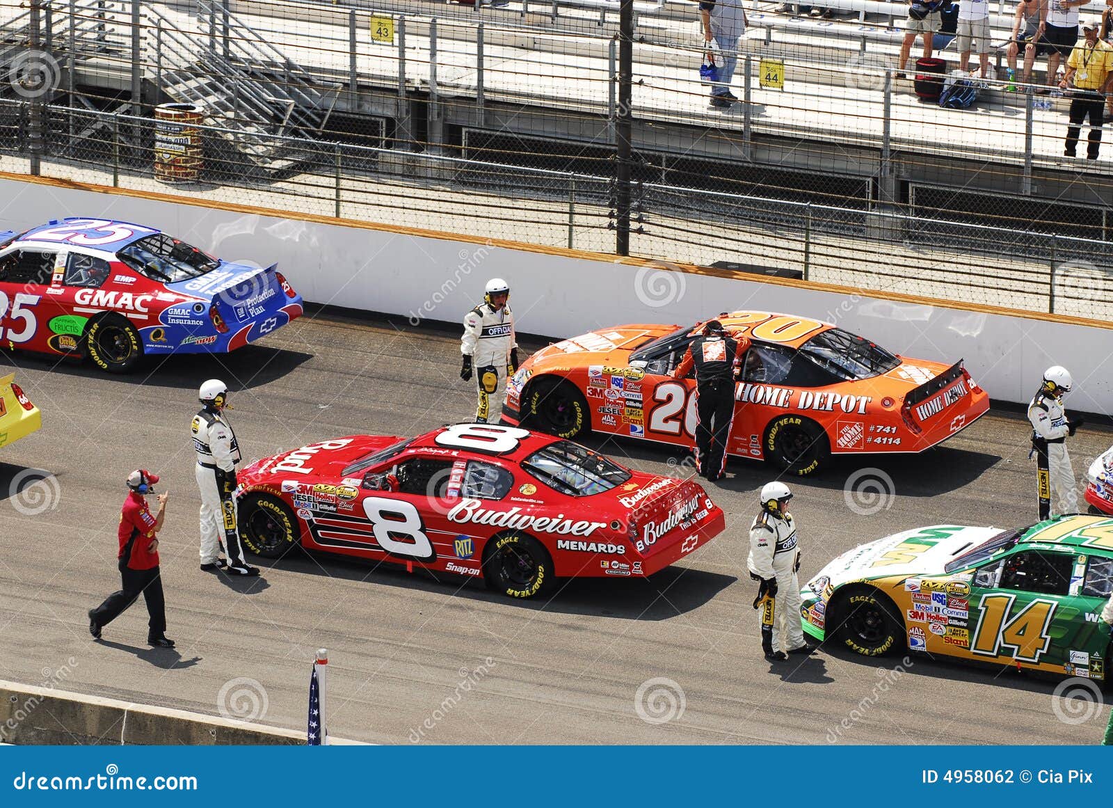 Pre-Race Line up editorial photography. Image of bricks - 4958062