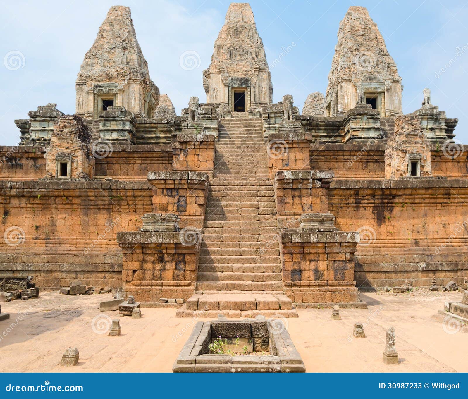Pre Rup, Angkor, Cambodia stock image. Image of outdoors - 30987233