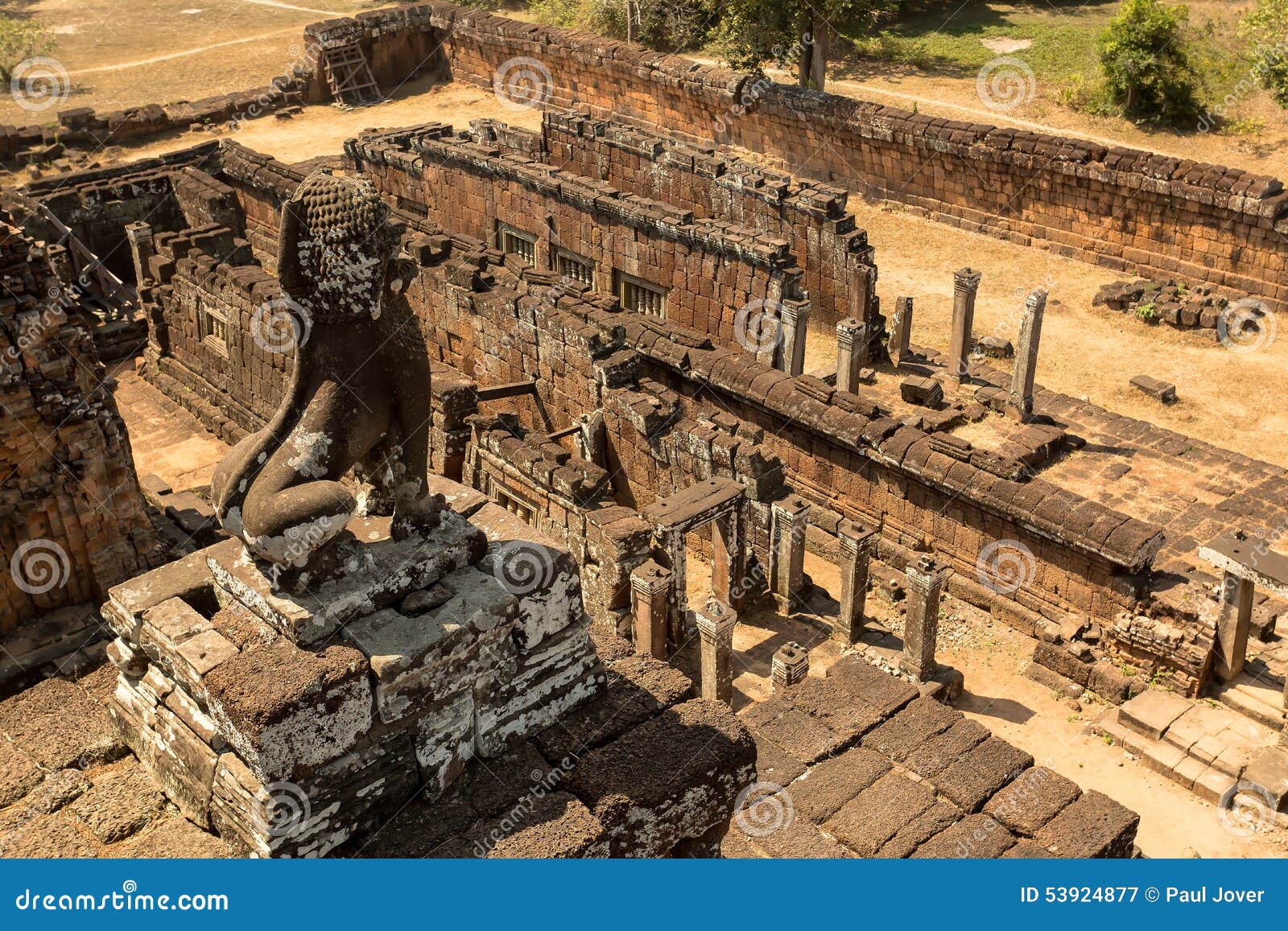 Pre Rup lion and walls stock image. Image of temple, walls - 53924877