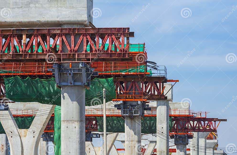 Precast Segmental Assembly Box Girder Formwork on Flyover Foundation ...